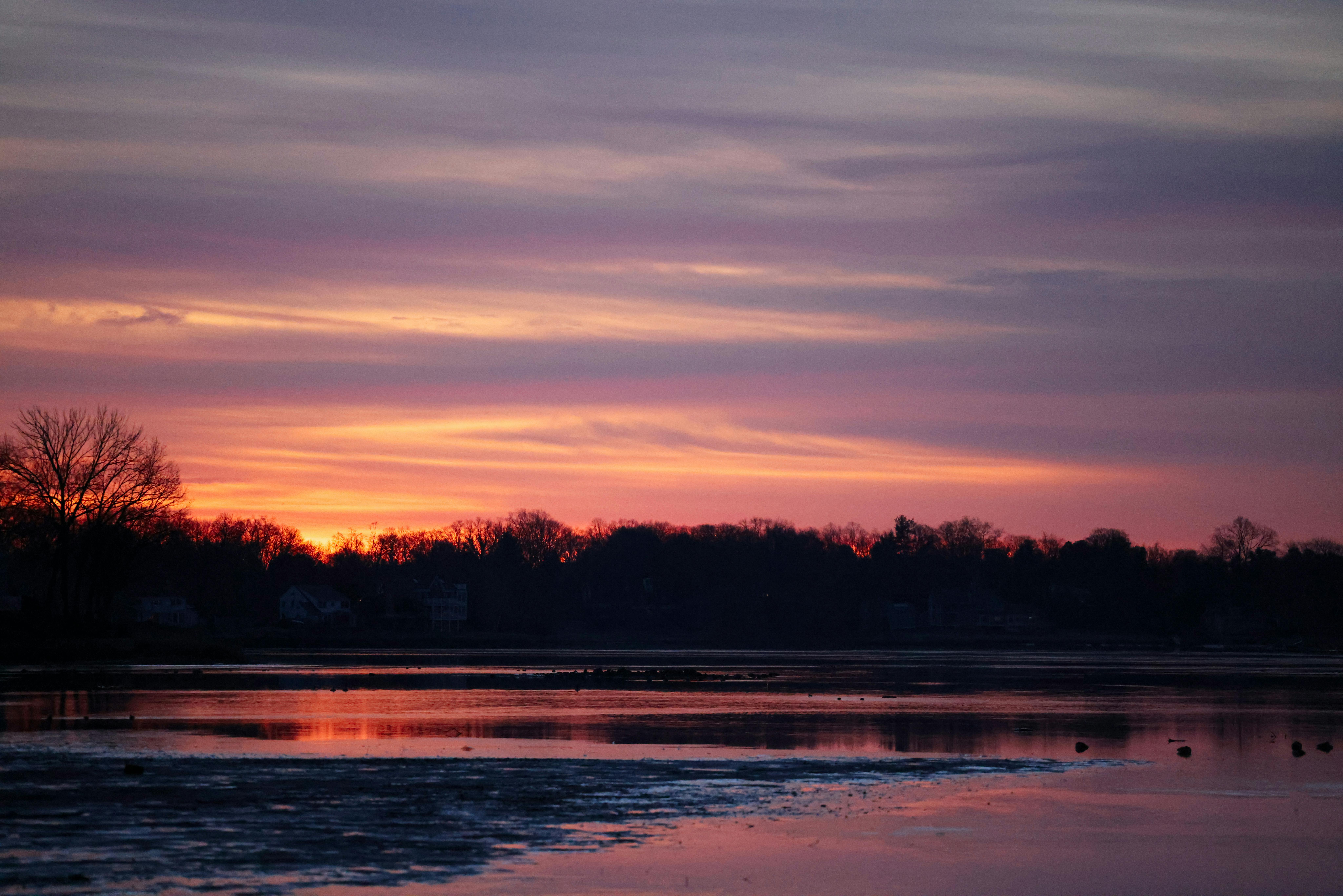 Calm Lake at Sunset · Free Stock Photo