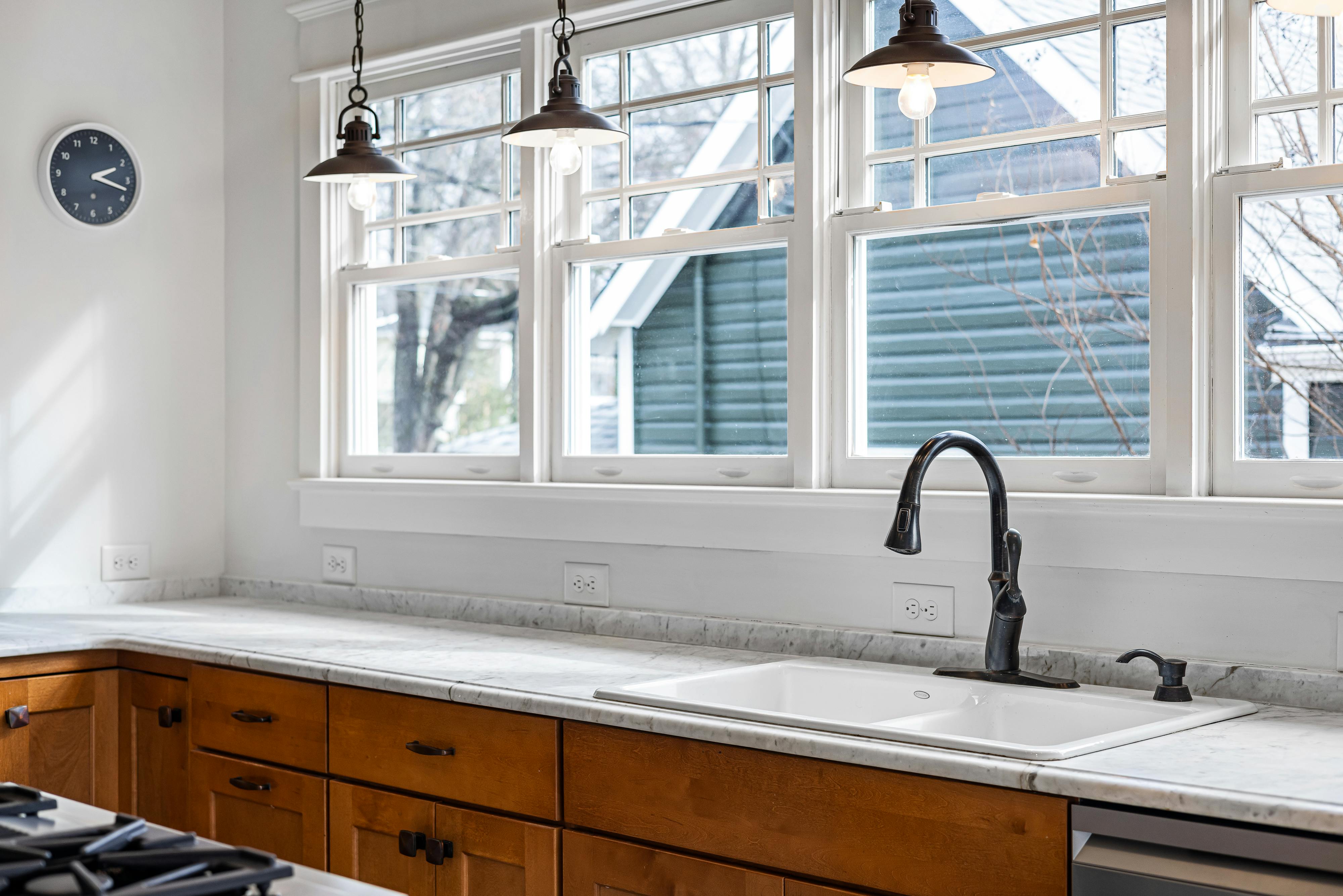 Kitchen Counter and a Sink · Free Stock Photo