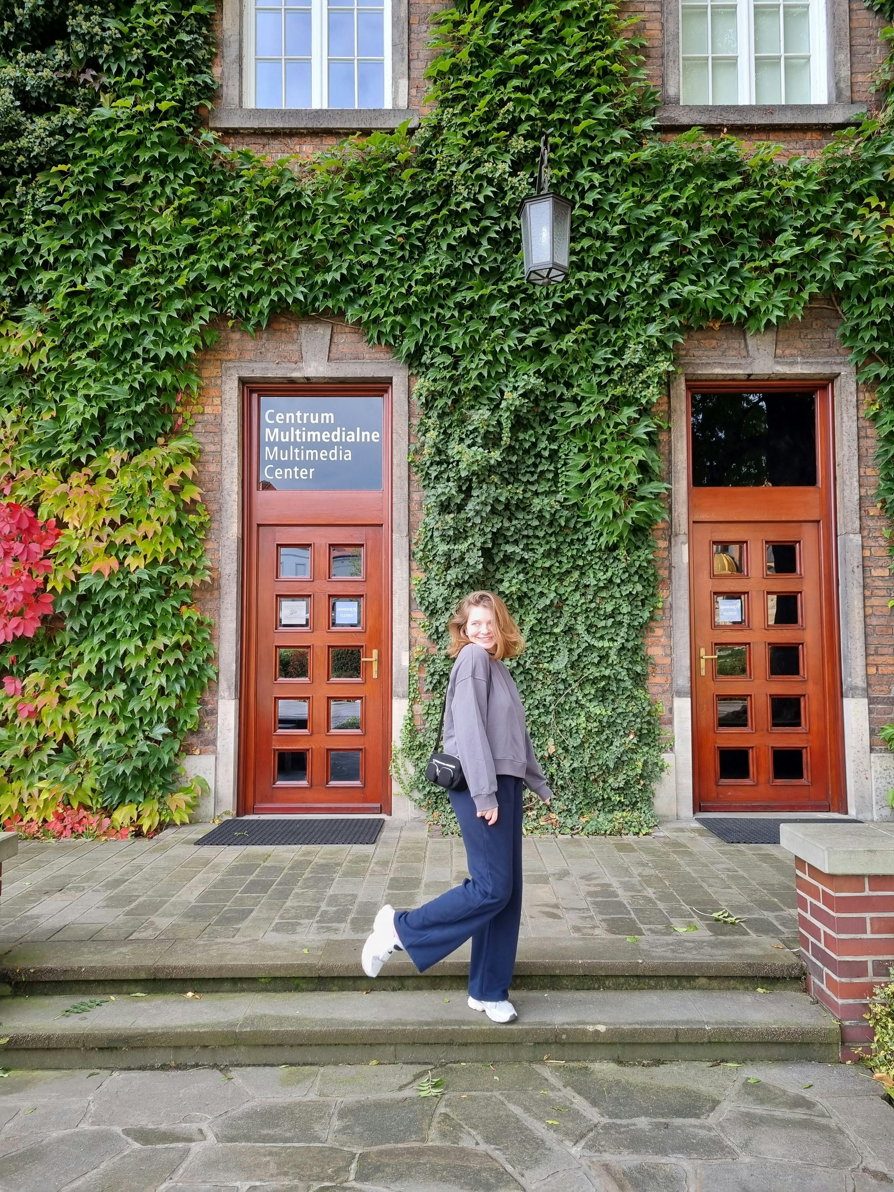 Woman Posing outside a Building · Free Stock Photo