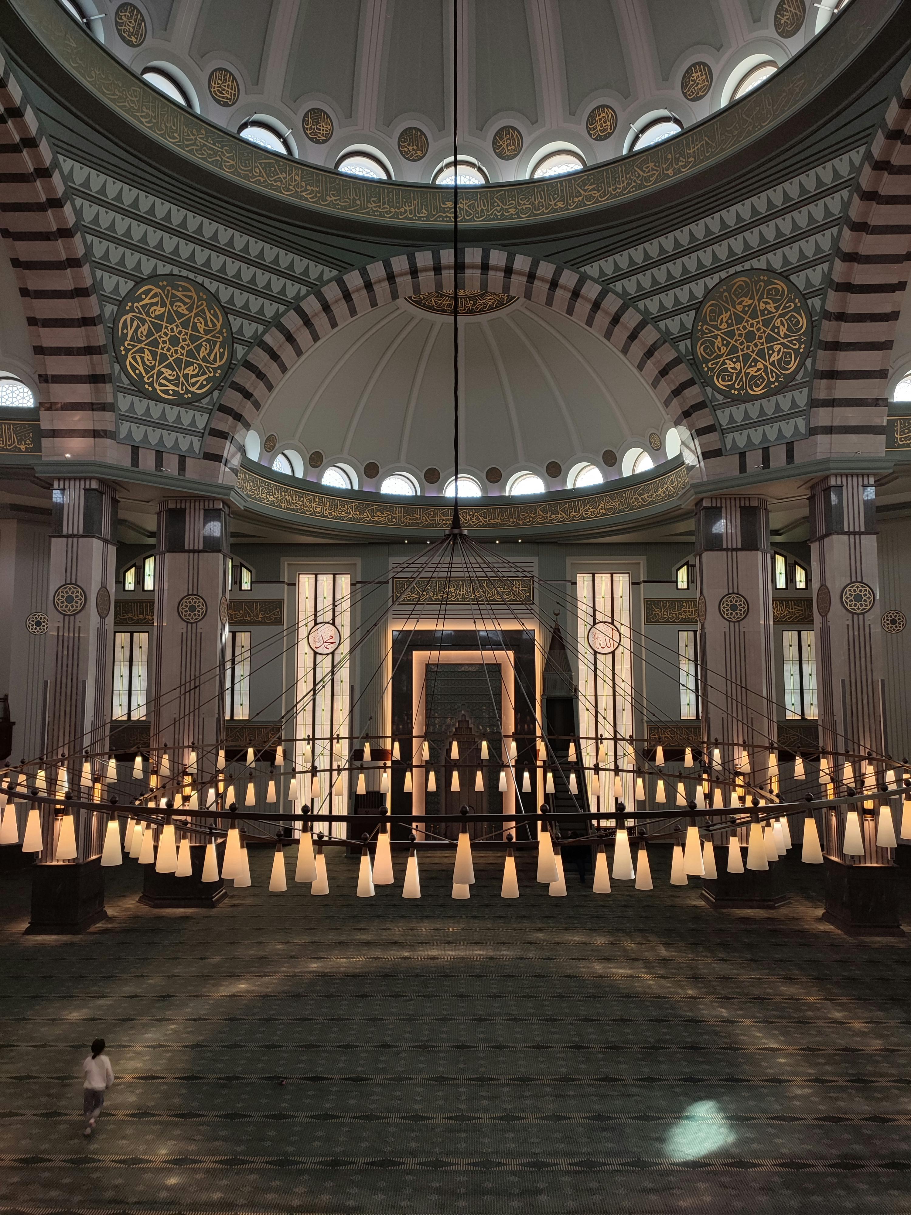 Chandelier in Traditional Mosque Interior · Free Stock Photo