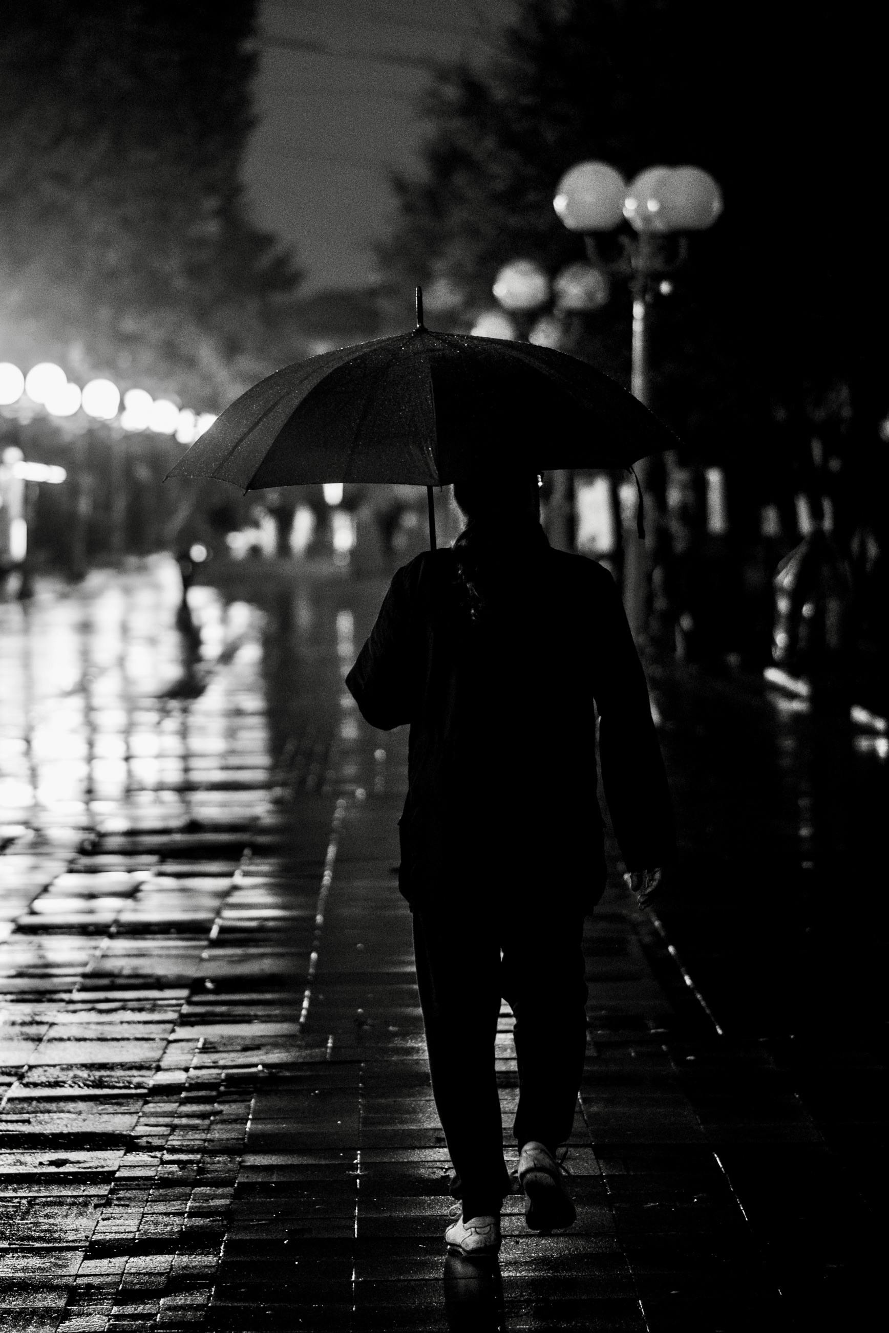 Man Walking In Rain Photos, Download The BEST Free Man Walking In Rain ...