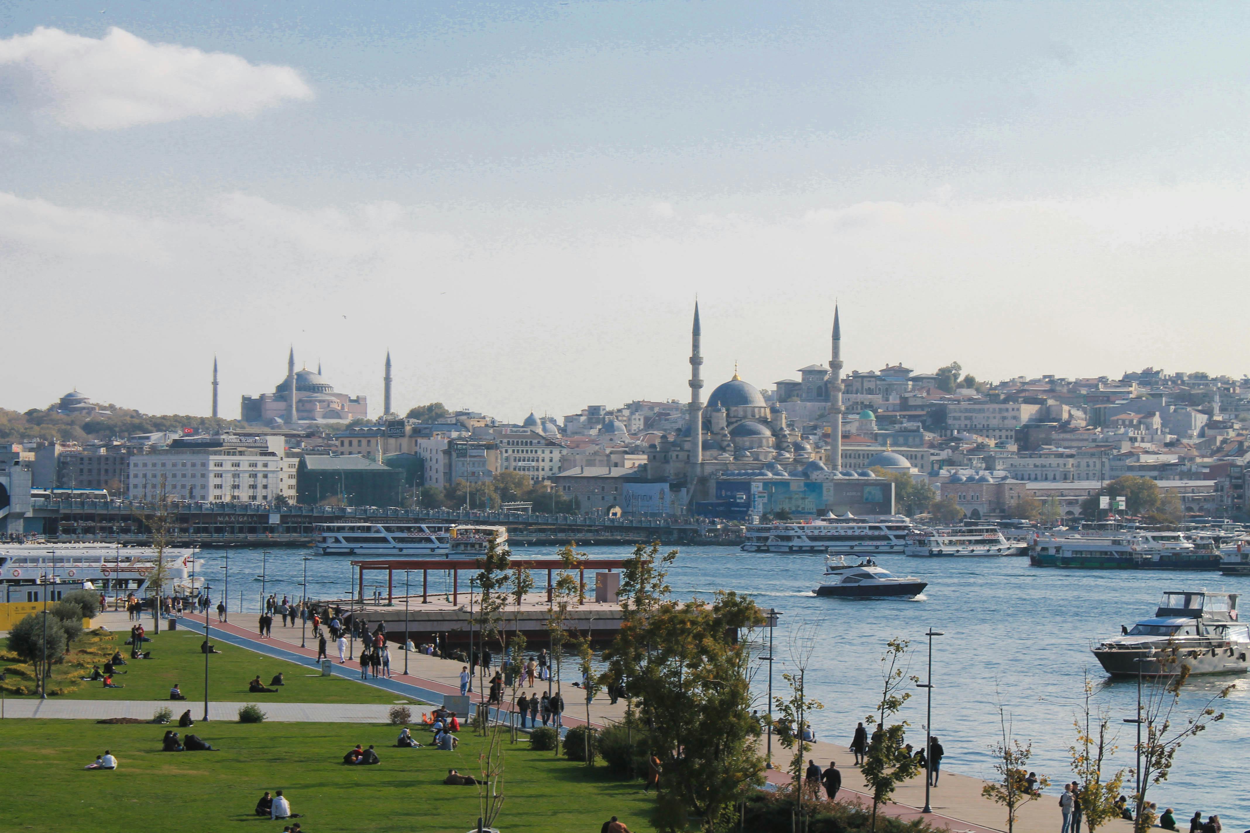 Istanbul Promenade with Boats in the Background · Free Stock Photo