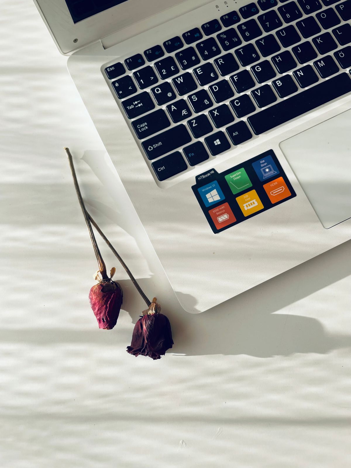 Laptop Logos Photos, Download The BEST Free Laptop Logos Stock Photos ...