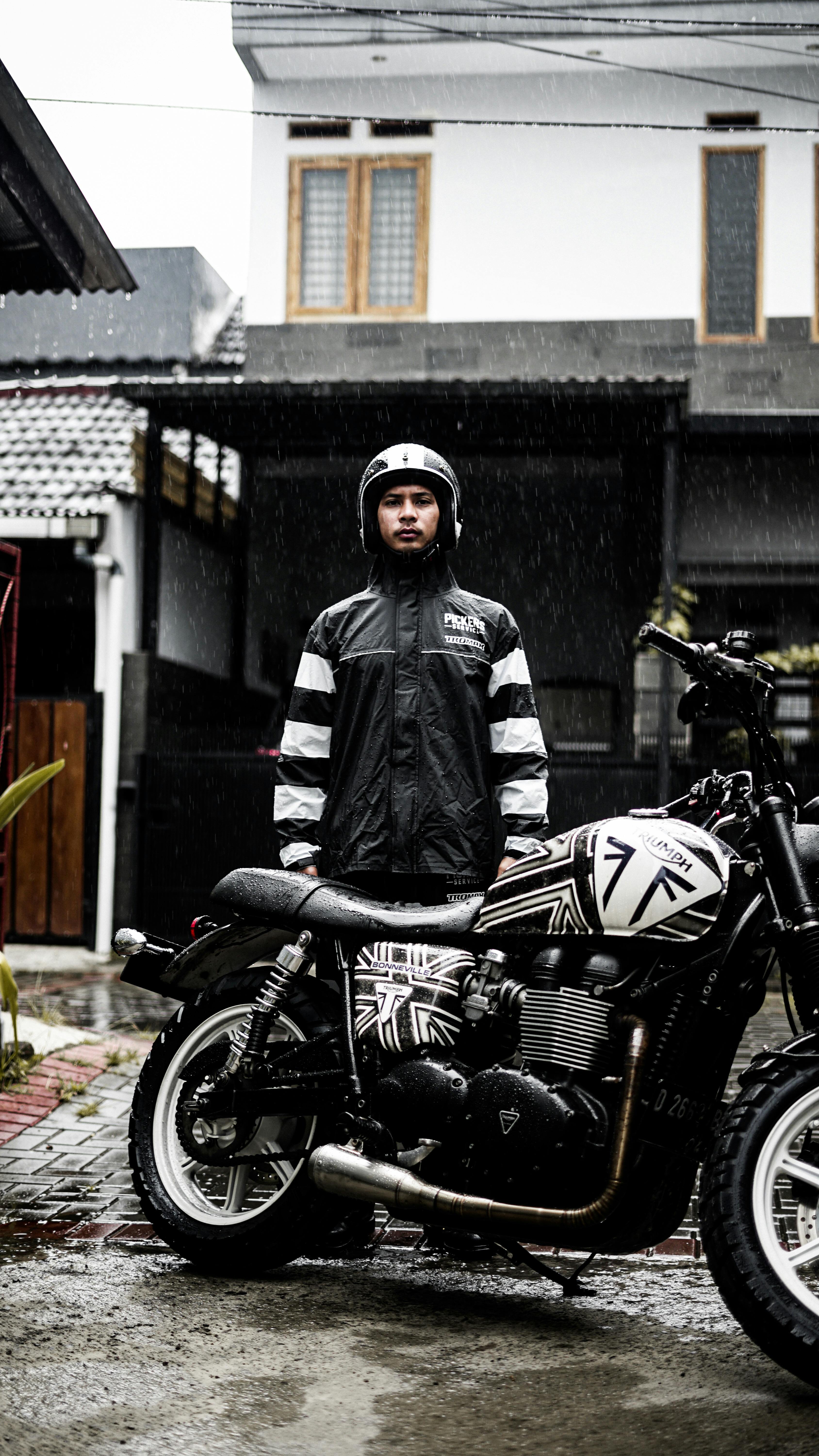 Man Wearing Black Helmet · Free Stock Photo