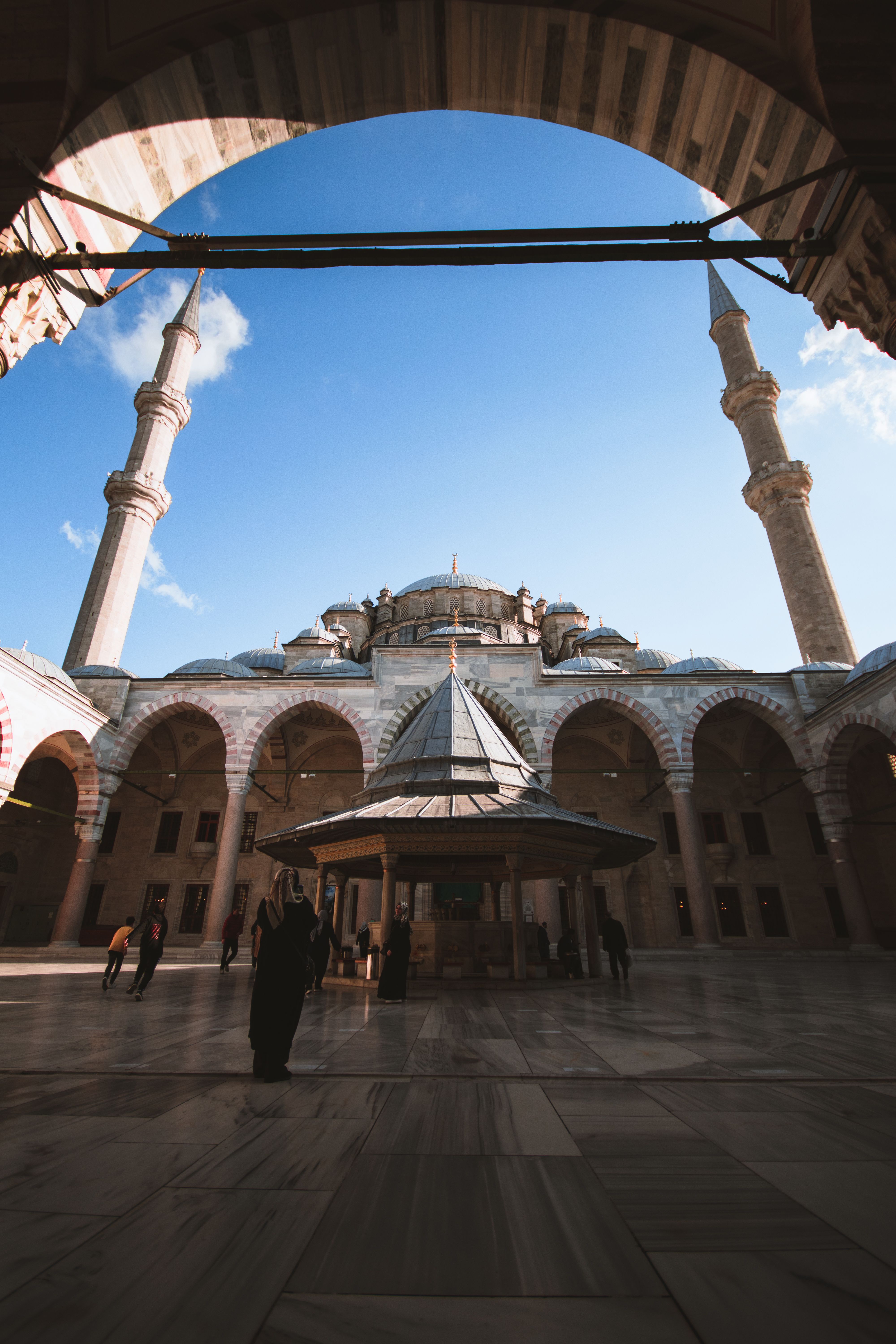 Courtyard of Prophets Mosque in Medina · Free Stock Photo