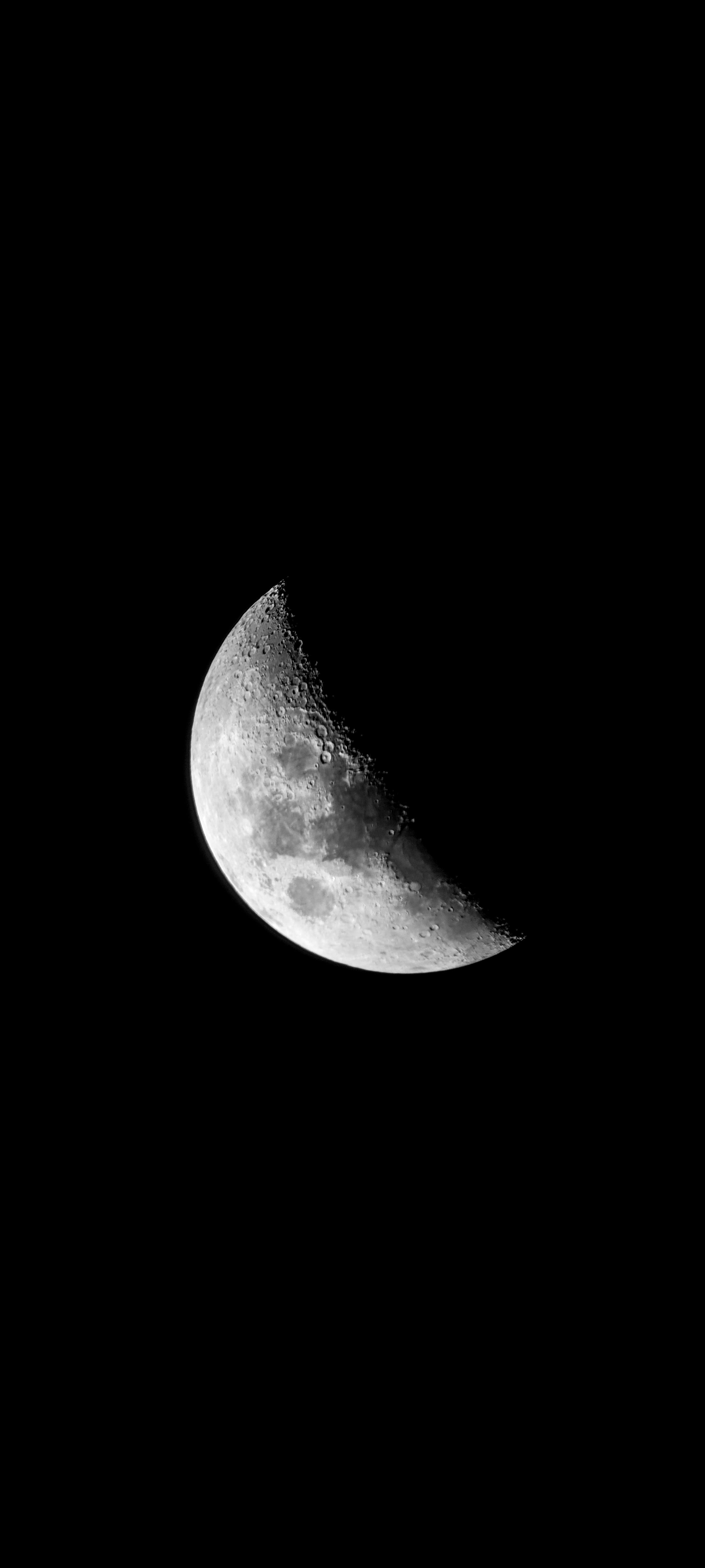 Crescent in Space · Free Stock Photo