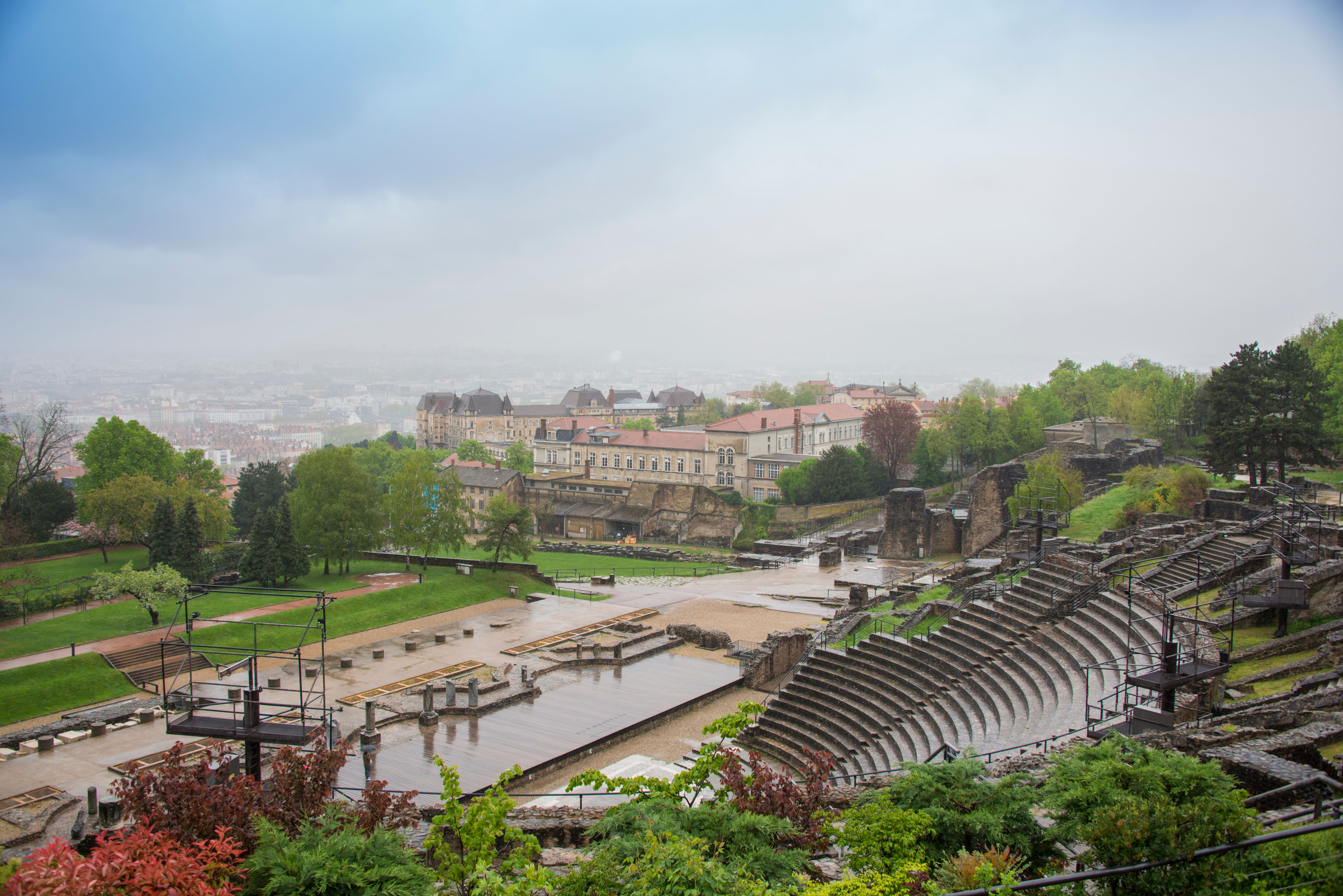 Cityscape with Ancient Ruins · Free Stock Photo