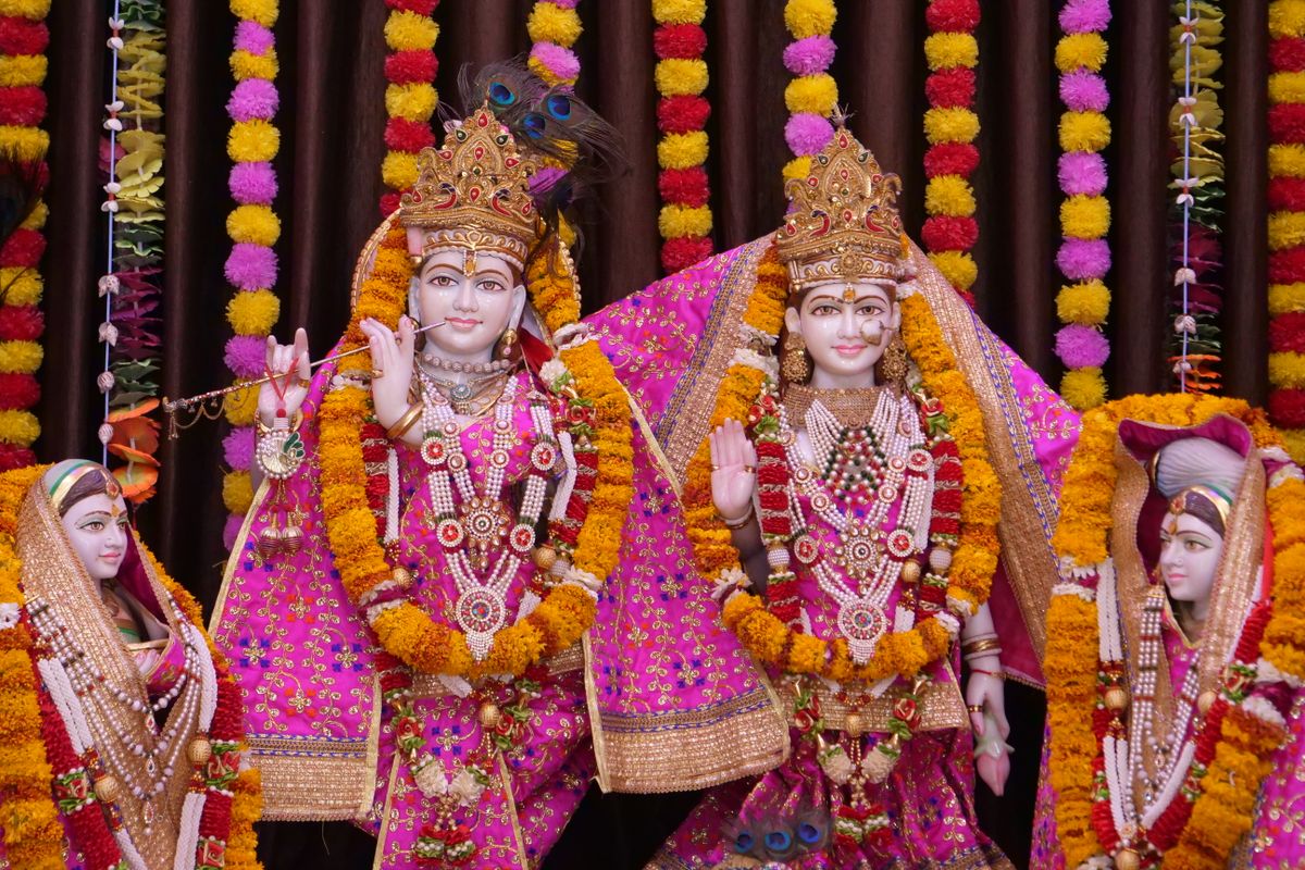 Hd Radha Krishna Vrindavan Iscon Temple Wallpapers Photos, Download The ...