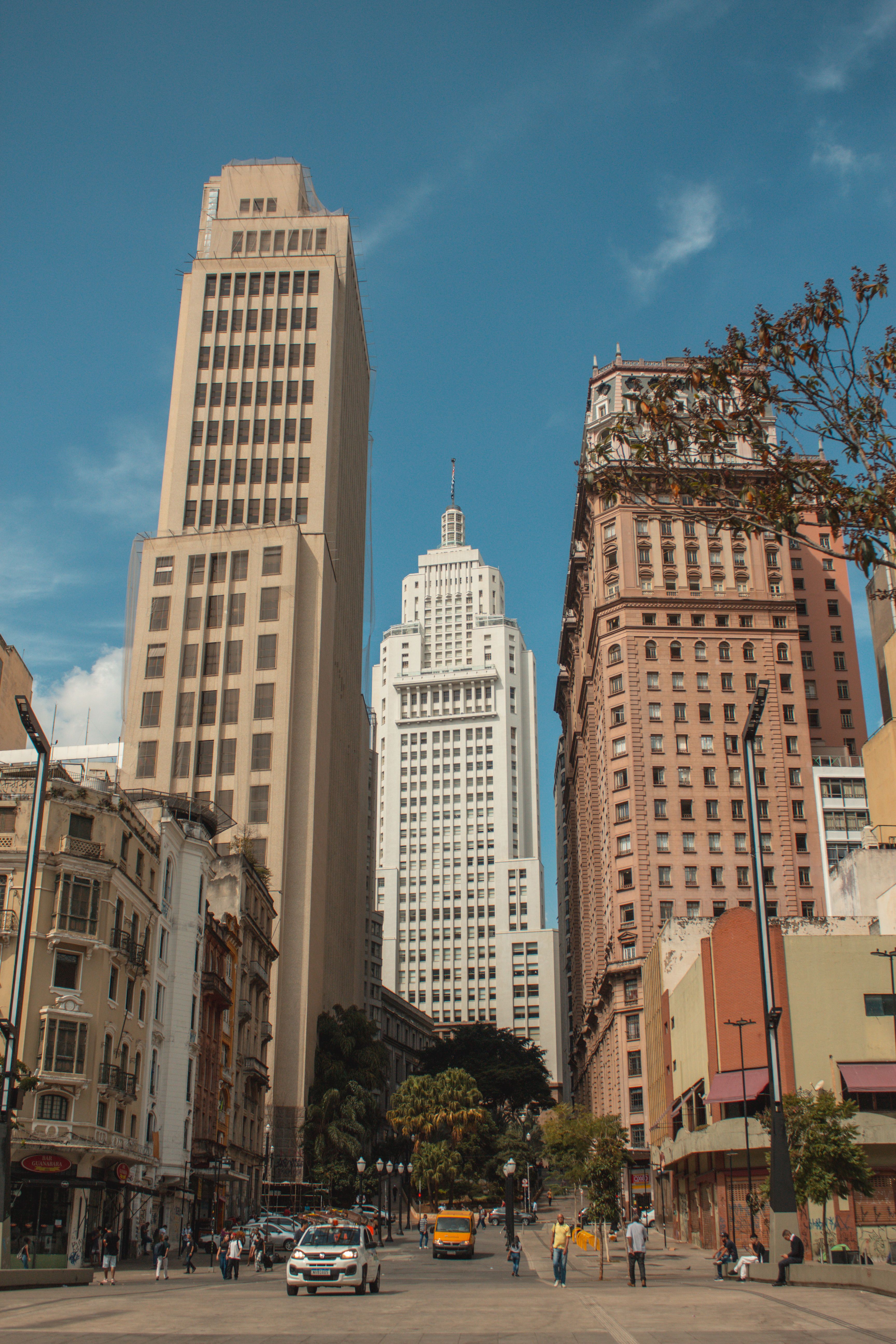 Clear Sky over Street in City · Free Stock Photo