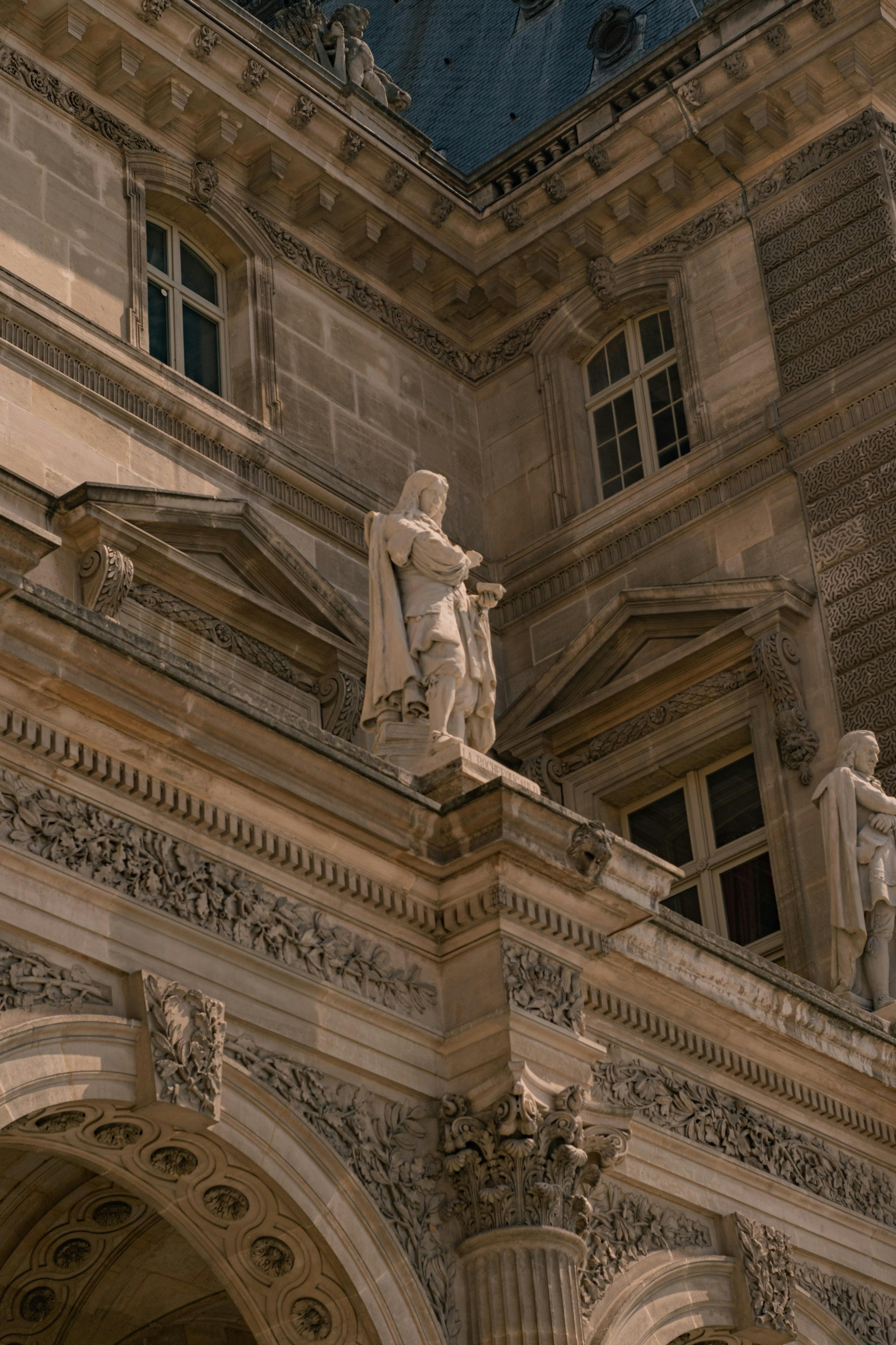 Sculpture on Building · Free Stock Photo