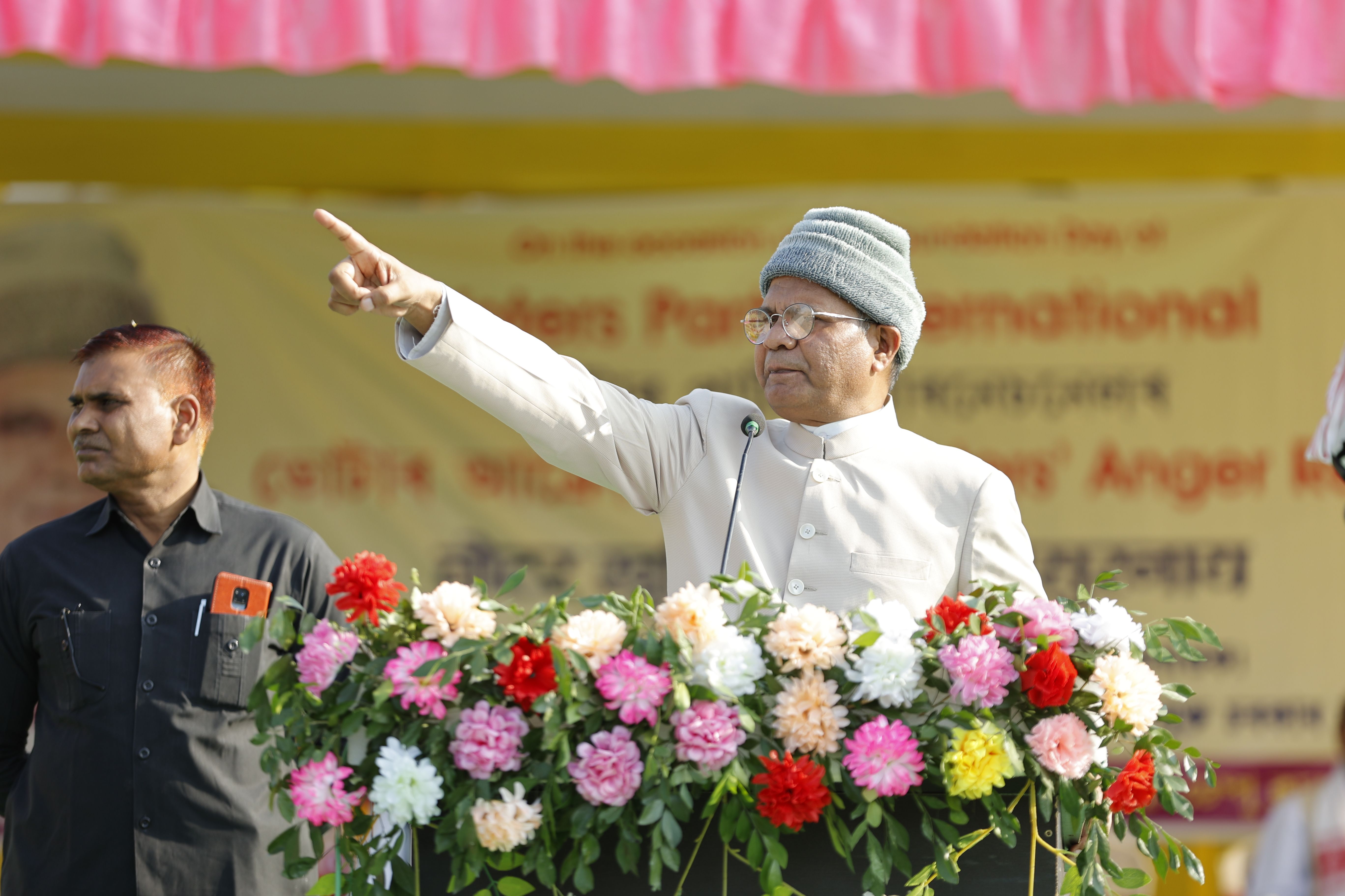 Congressman Addressing Crowd Photos, Download The BEST Free Congressman ...