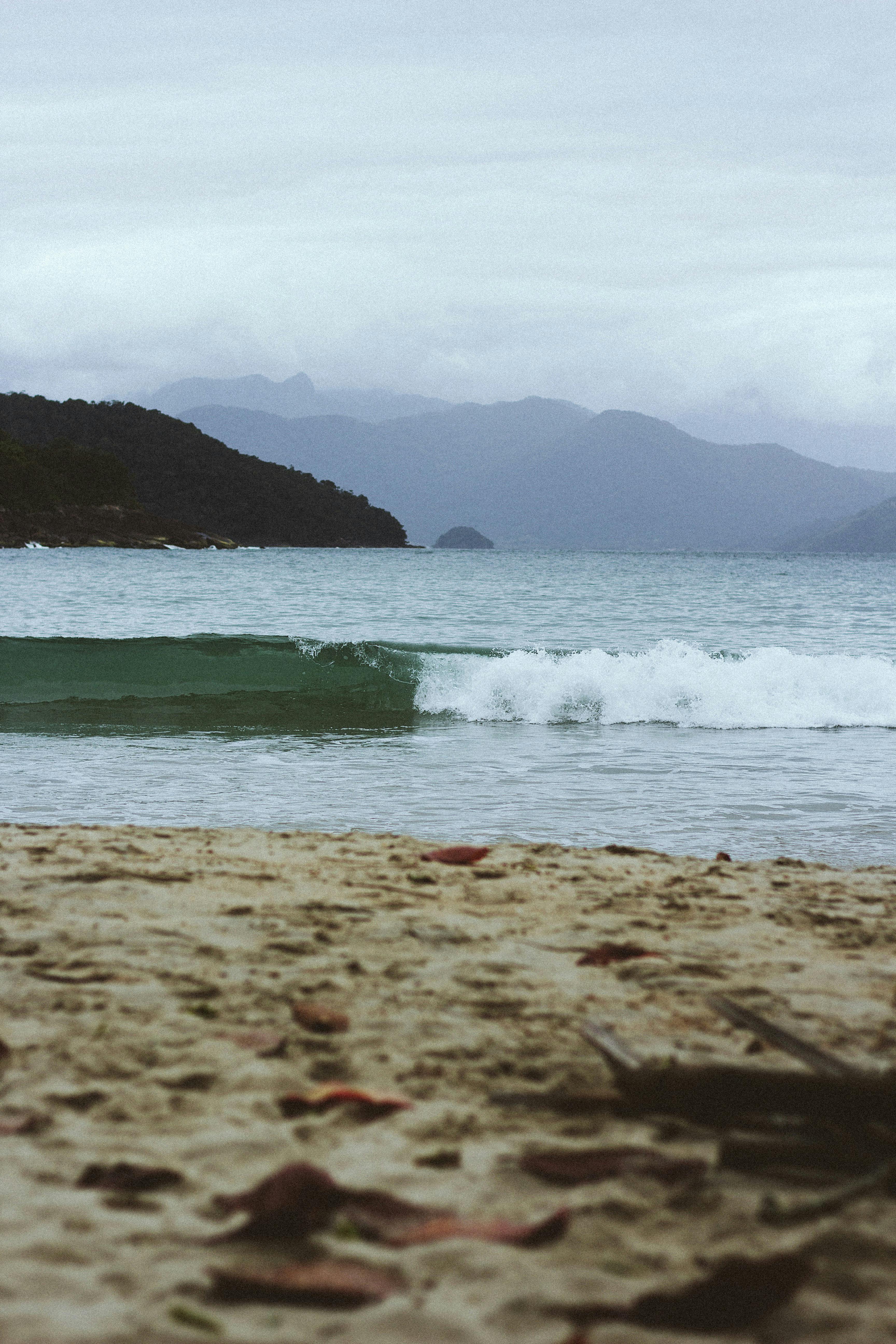 Wave on Shore · Free Stock Photo
