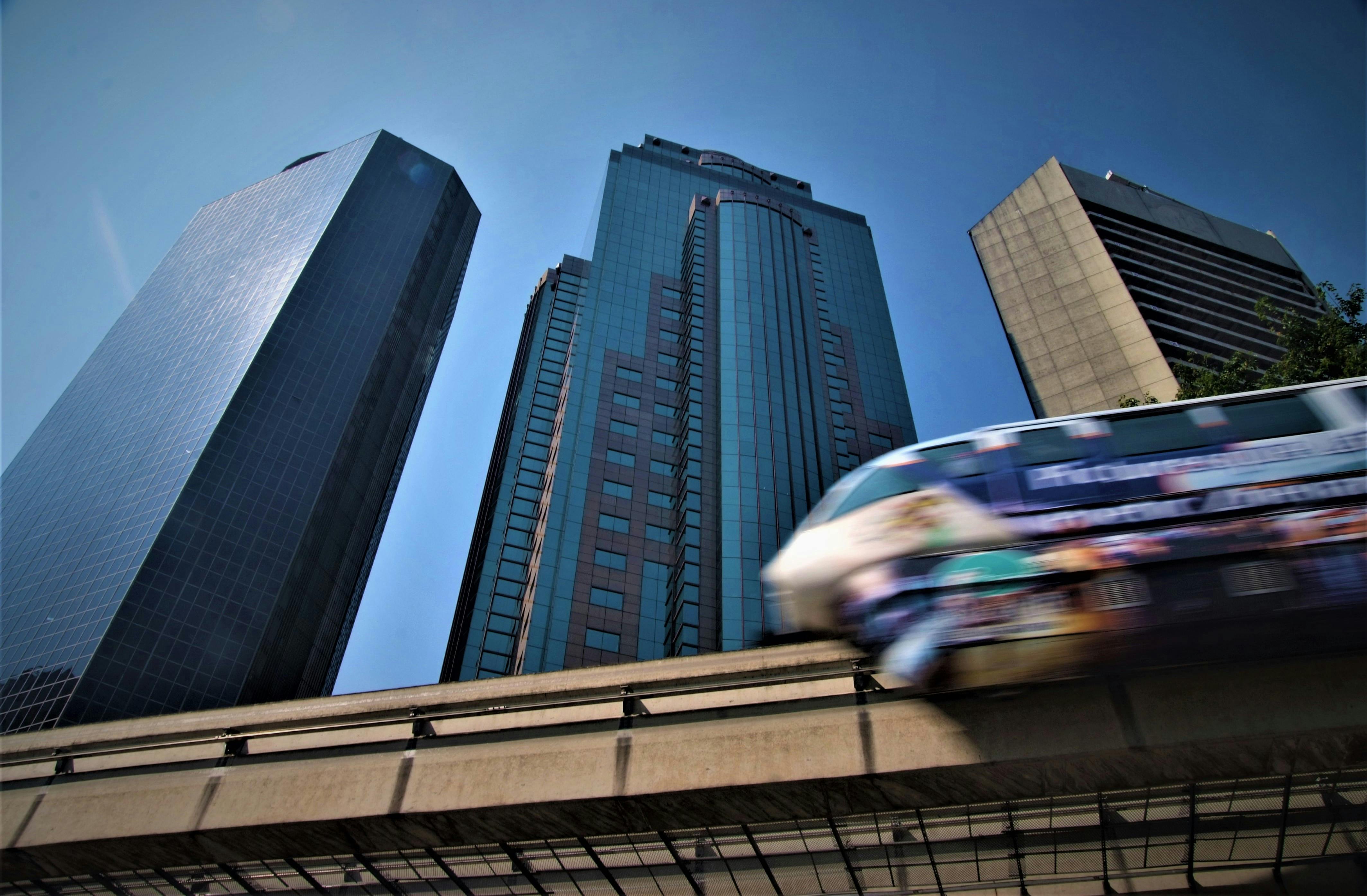 White and Black Train on Rail · Free Stock Photo