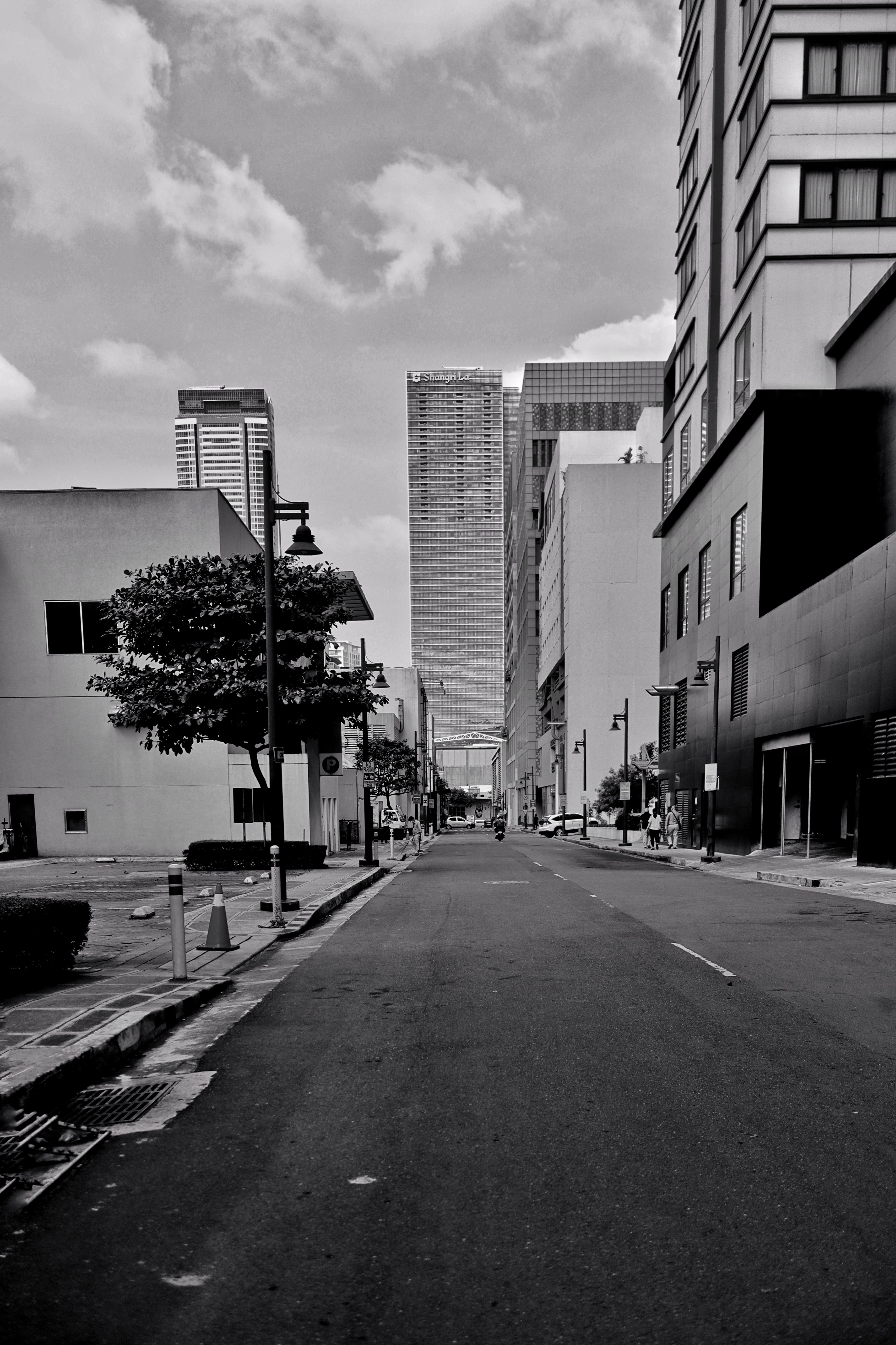 Straight City Street · Free Stock Photo