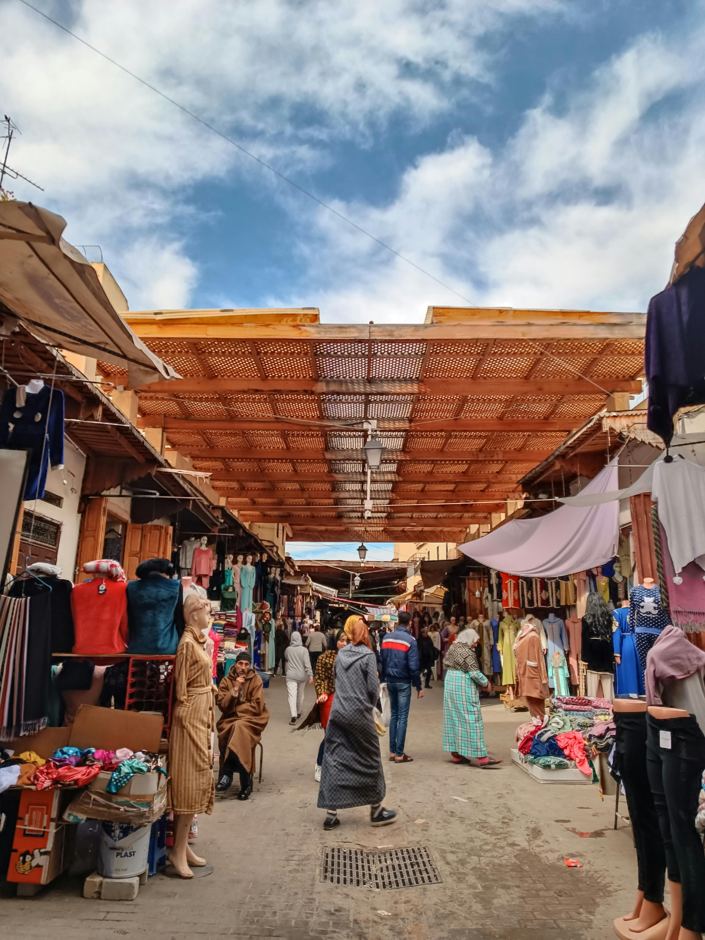 People on Bazaar · Free Stock Photo