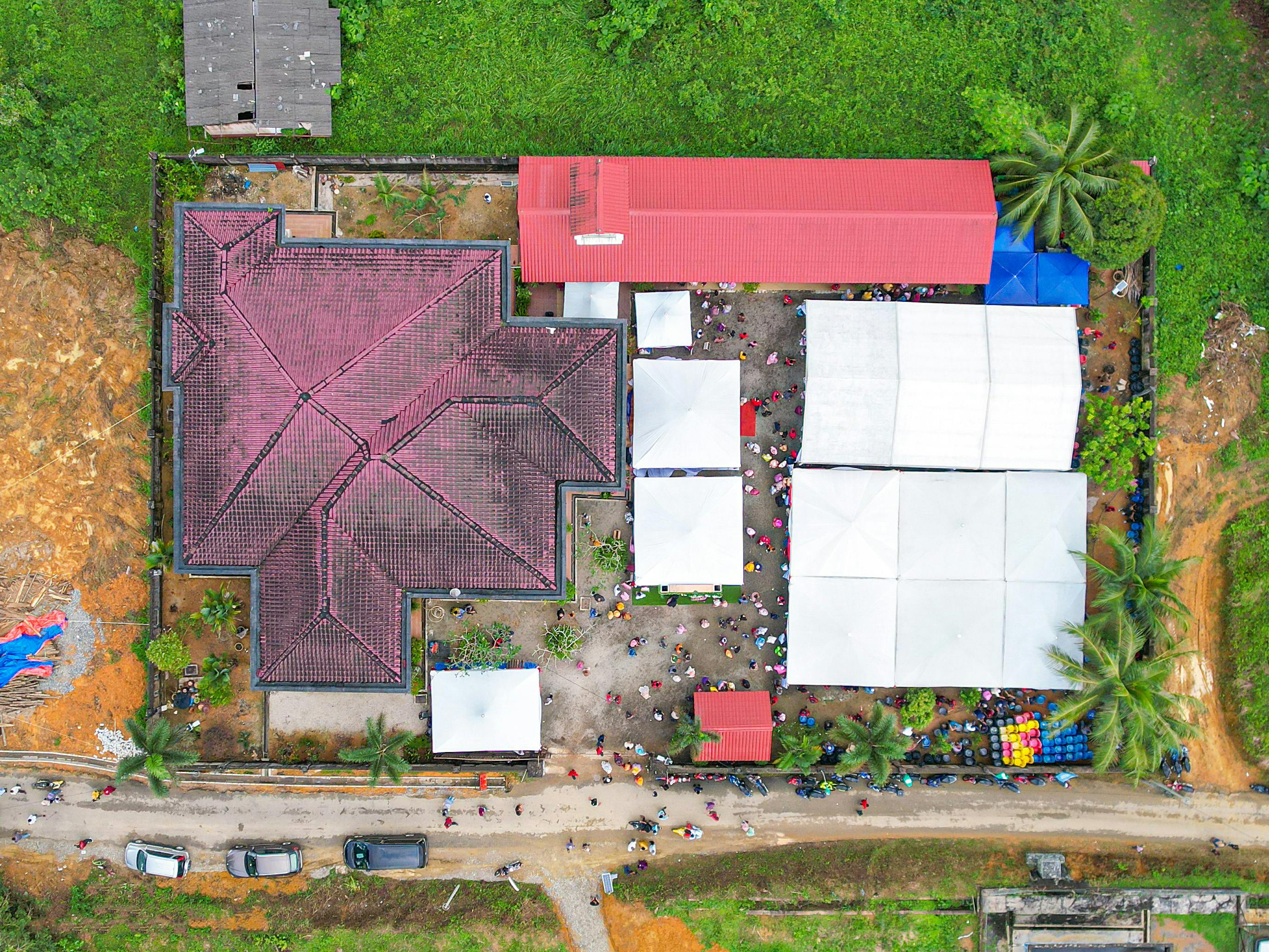 Eagle Eye View of Condominium and Swimming Pool · Free Stock Photo