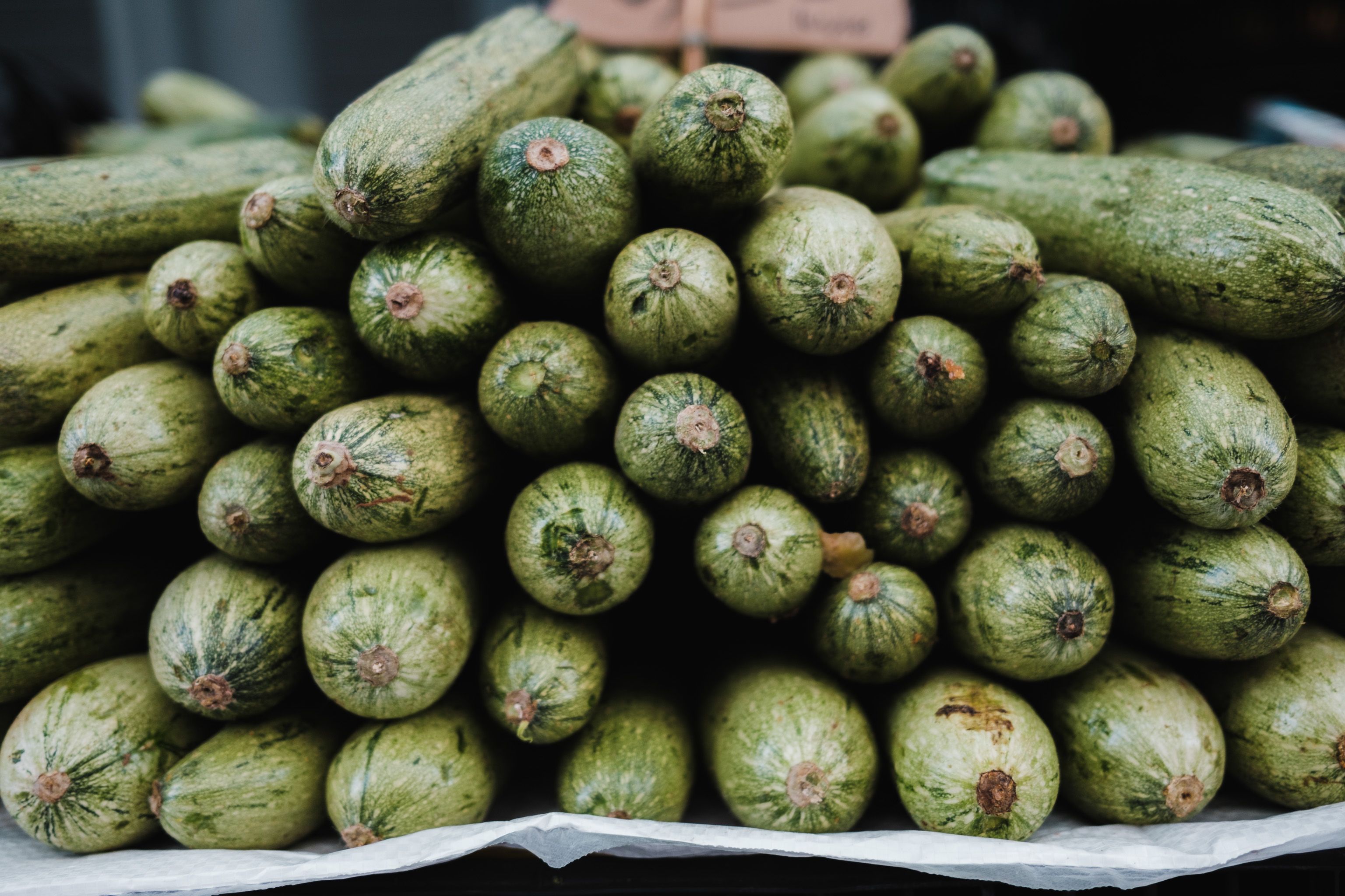 Variedad Surtida De Verduras En La Cesta · Foto de stock gratuita