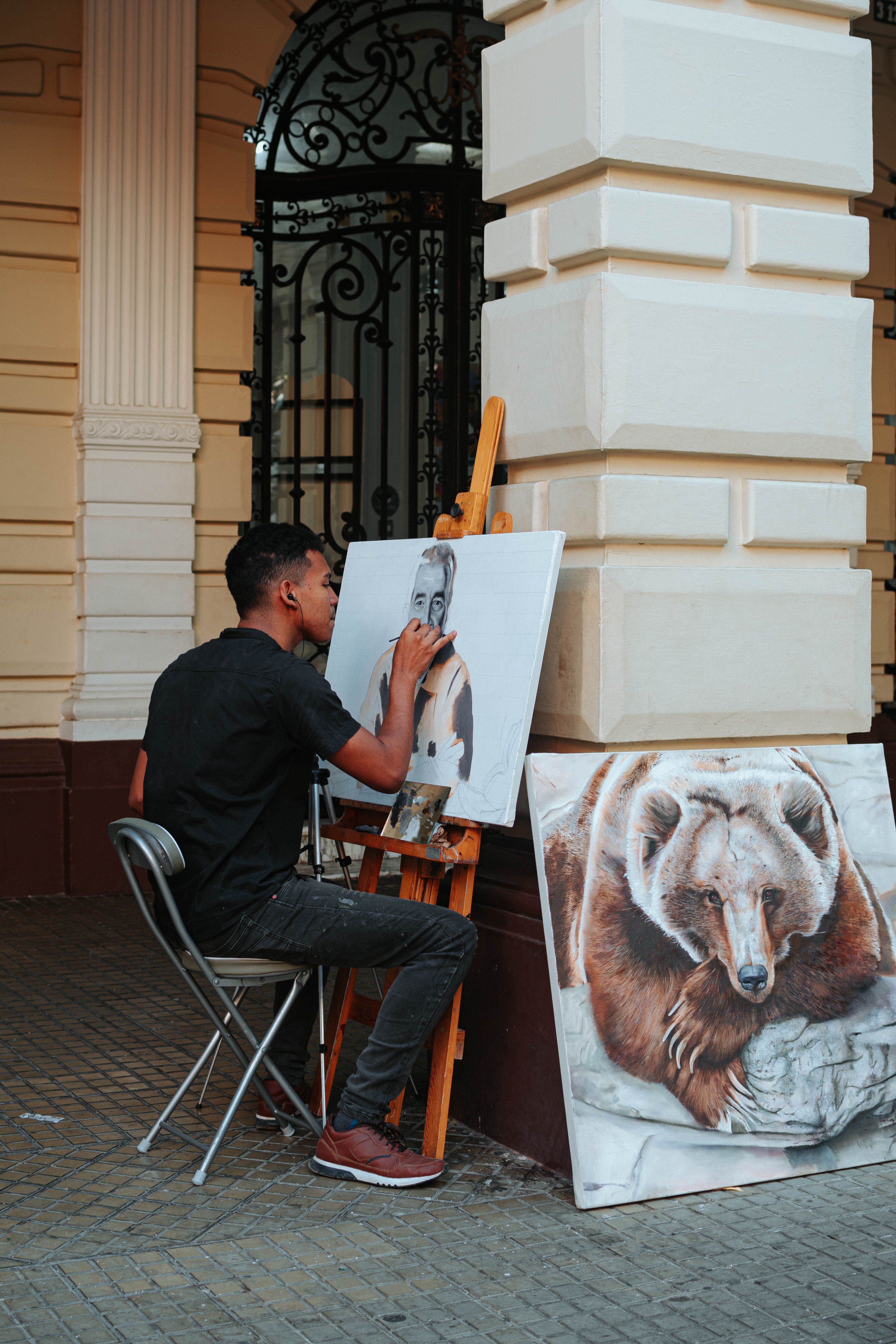 Artist in Art Studio · Free Stock Photo