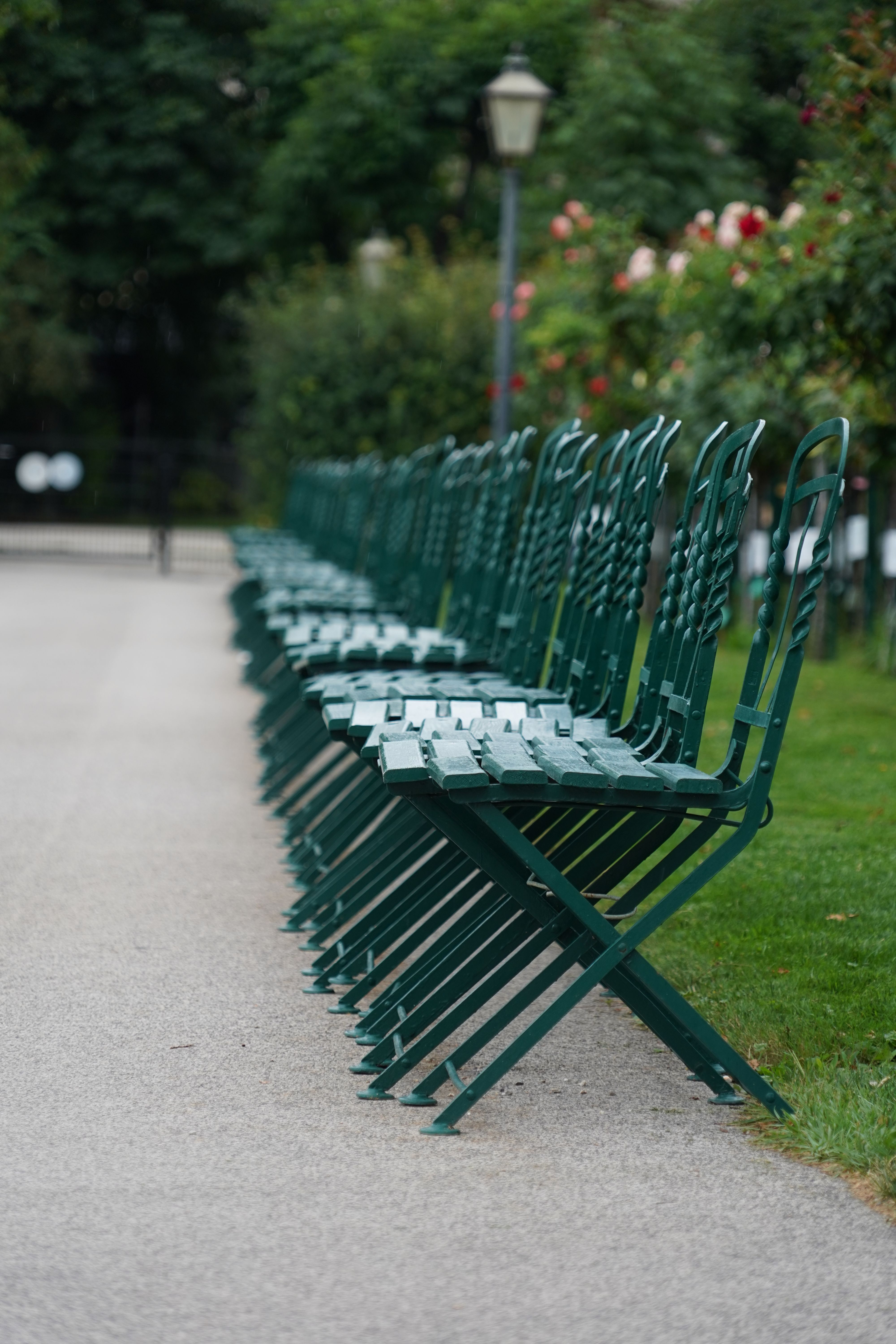 Green Chairs in Park · Free Stock Photo