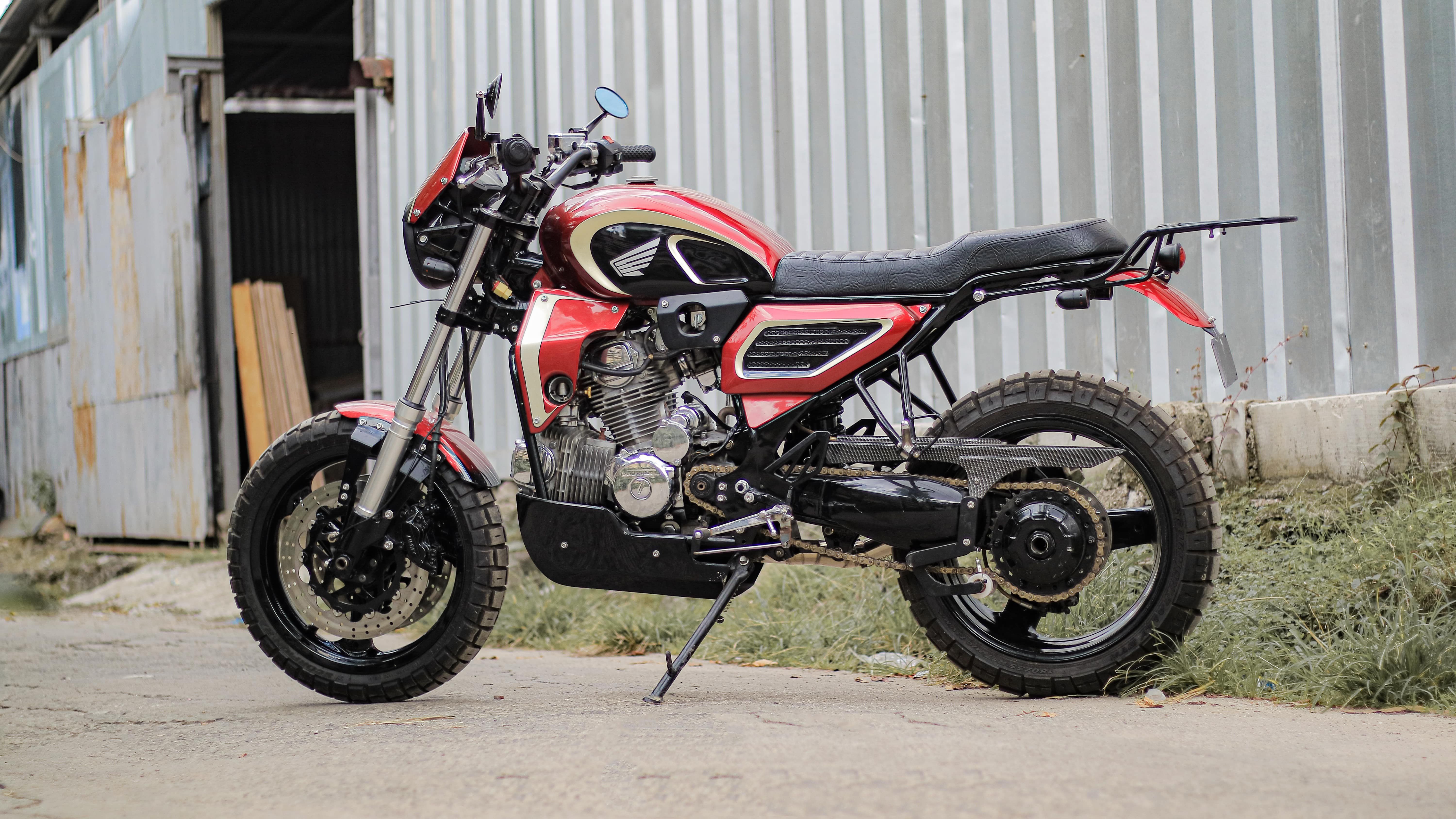 Modern Motorcycle on Road · Free Stock Photo