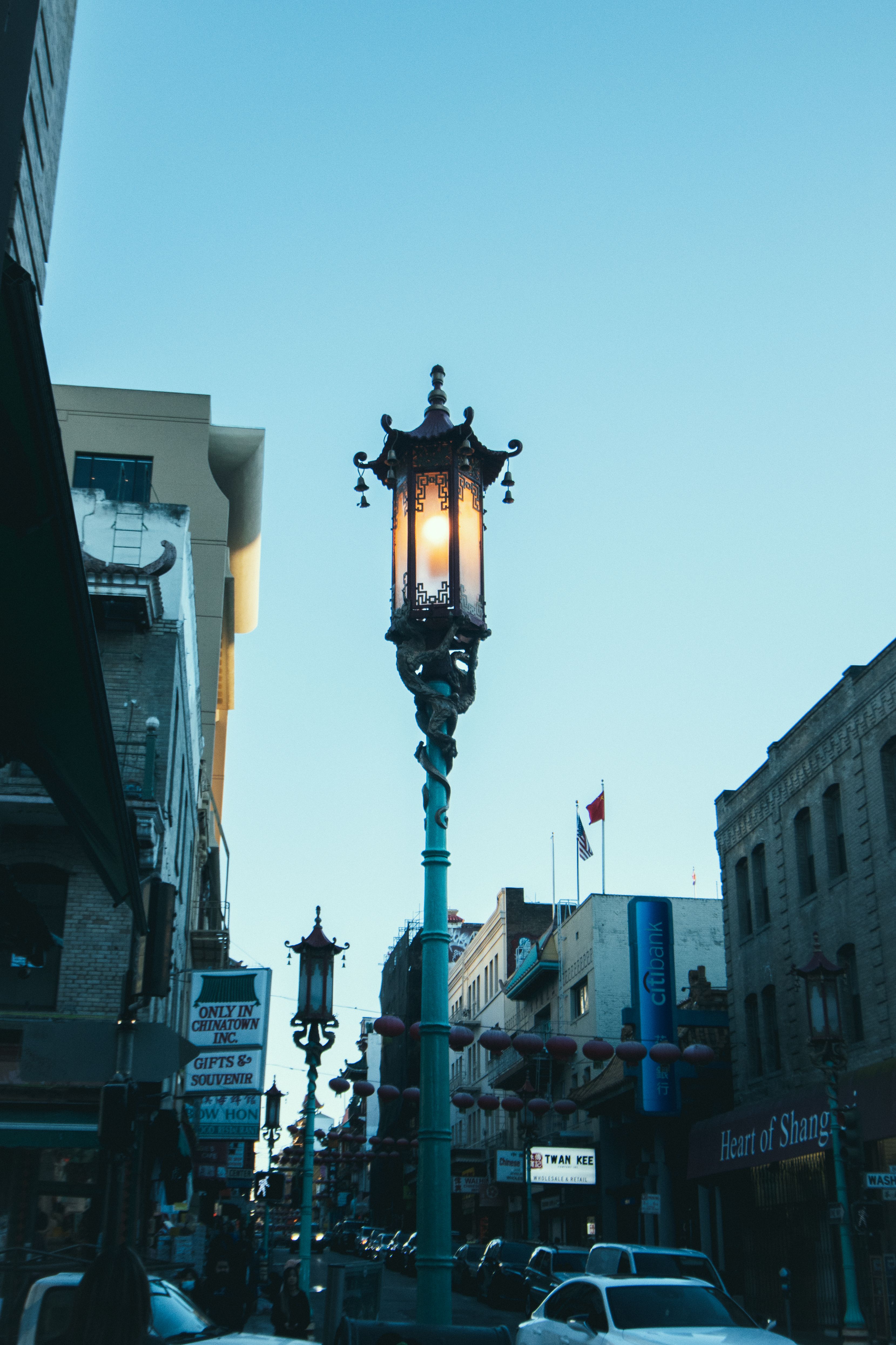 Street Lamp near Street · Free Stock Photo