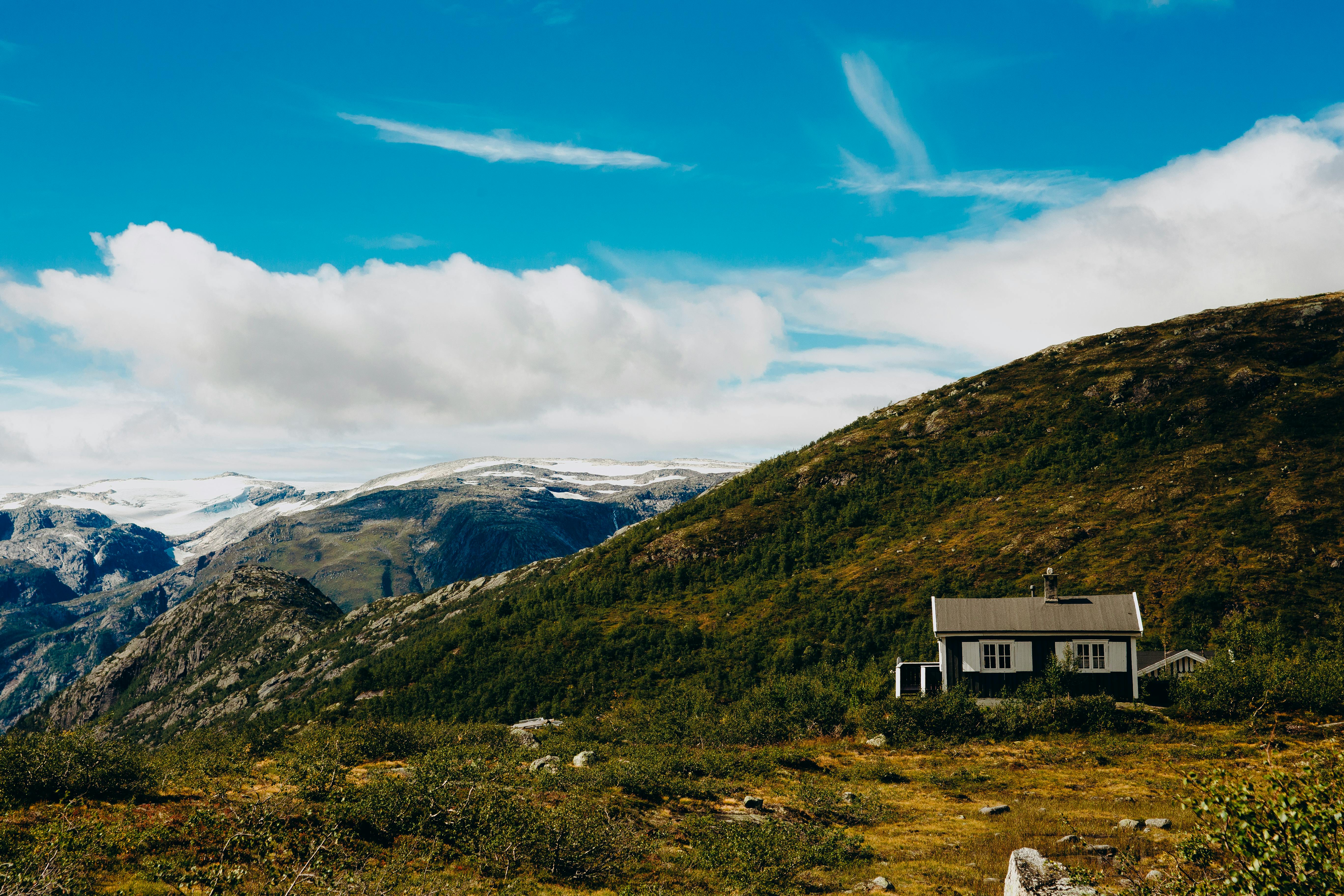 House on Mountain Top · Free Stock Photo