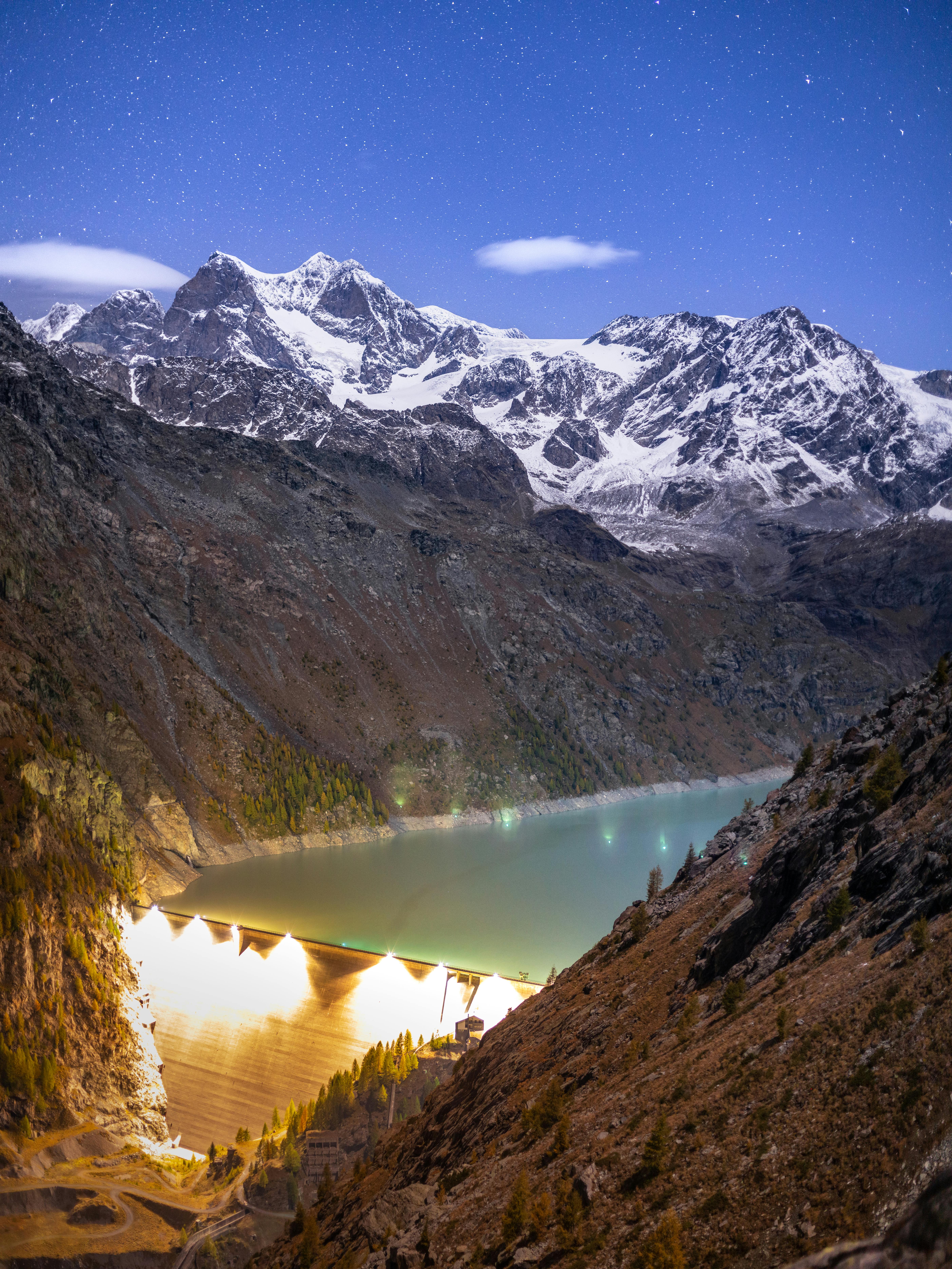 Between the mountains. · Free Stock Photo