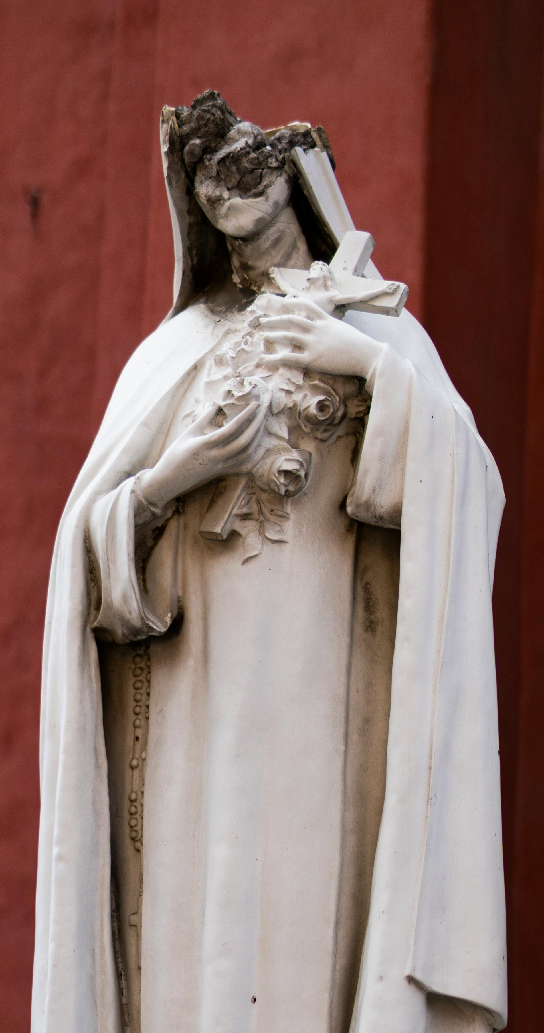 Damaged Virgin Mary Statue · Free Stock Photo