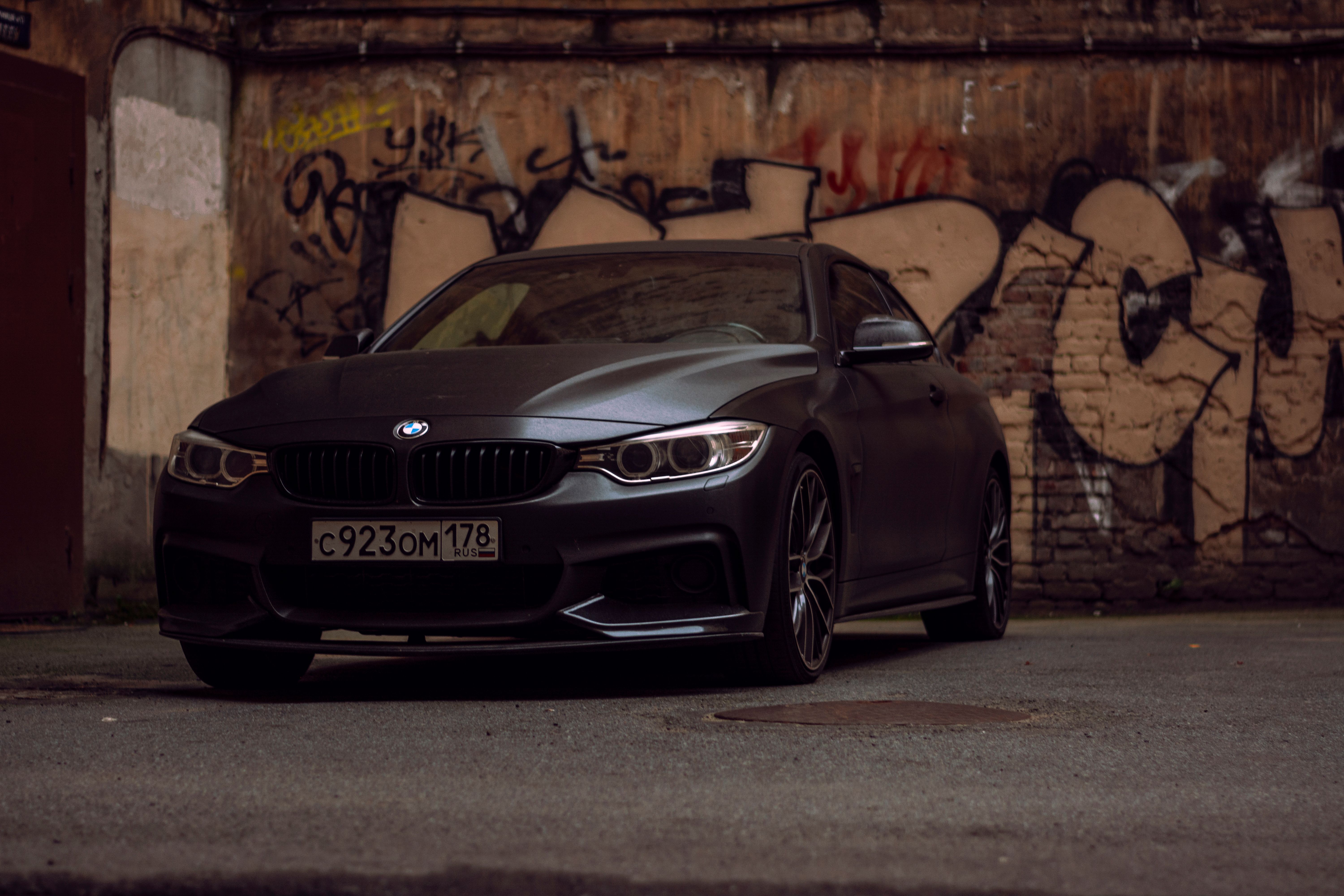 Black Car in front of a Mural · Free Stock Photo