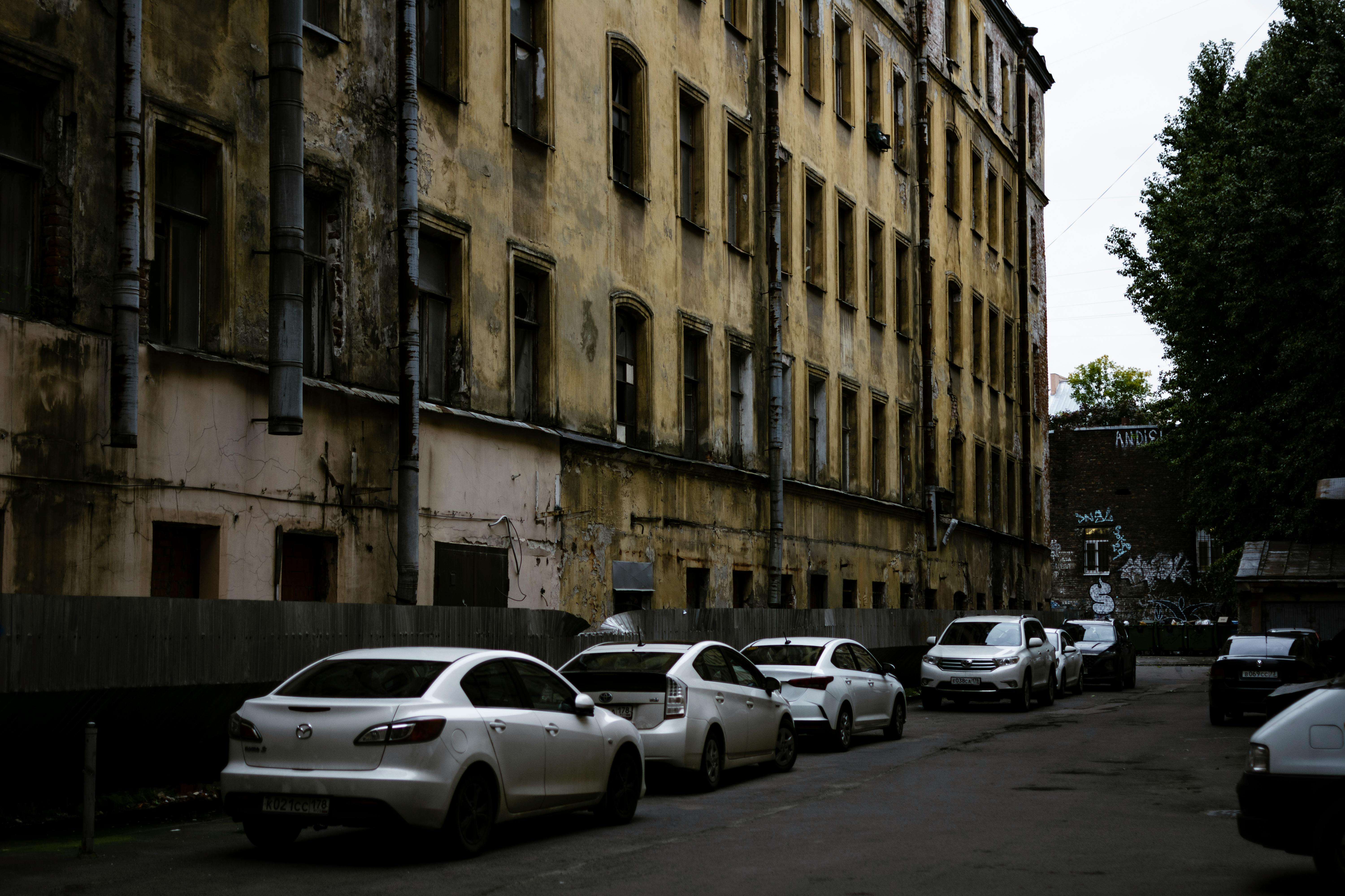 Side Urban Street in Industrial District · Free Stock Photo