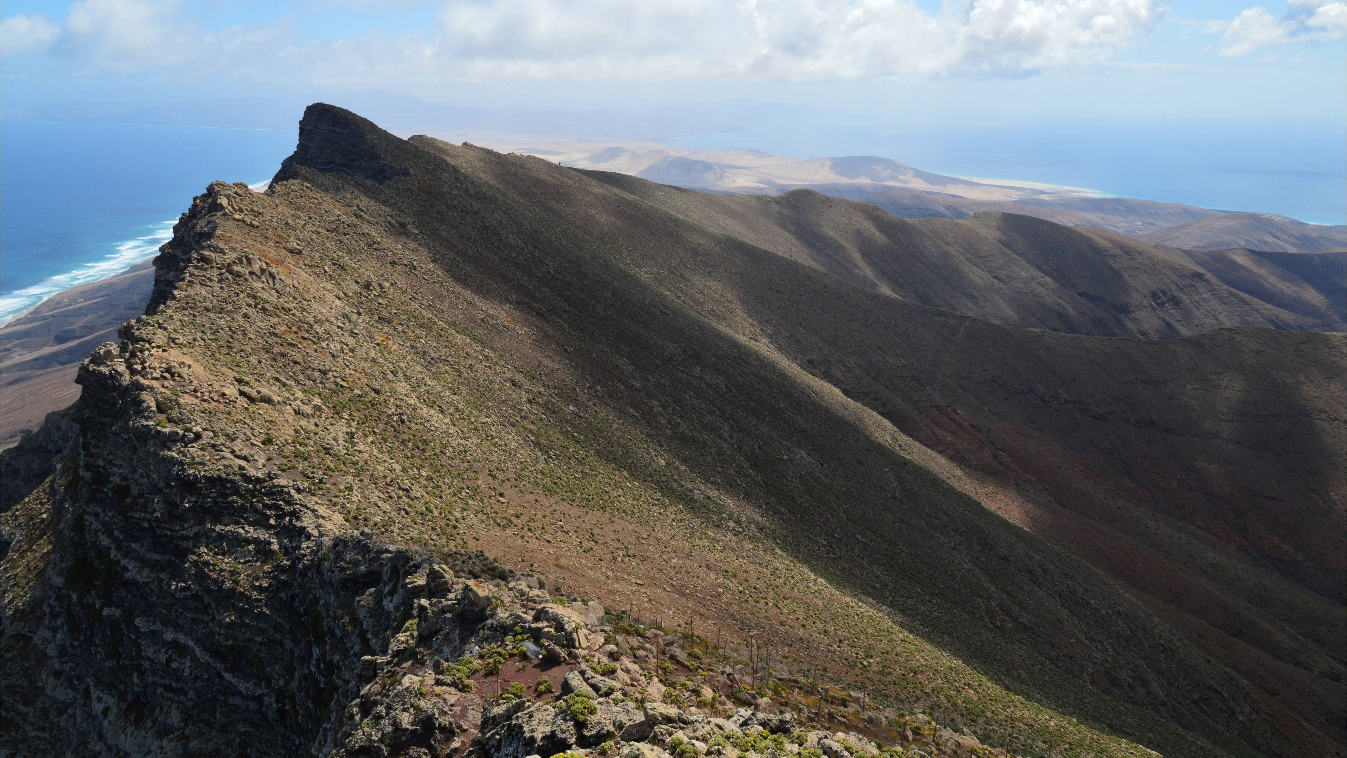 Ridge of Barren Mountains · Free Stock Photo