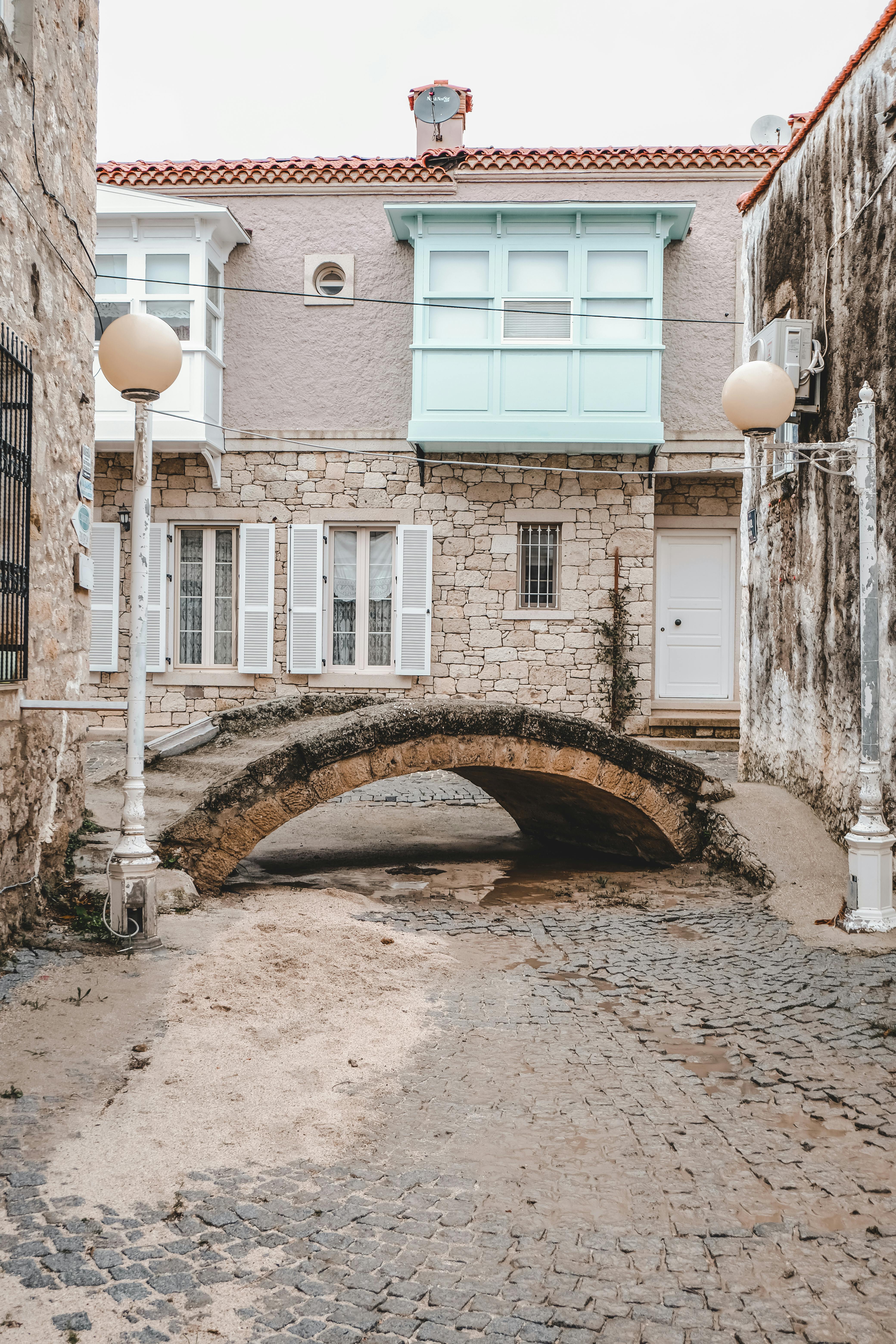 A Footbridge on a Traditional Cobblestone Street · Free Stock Photo