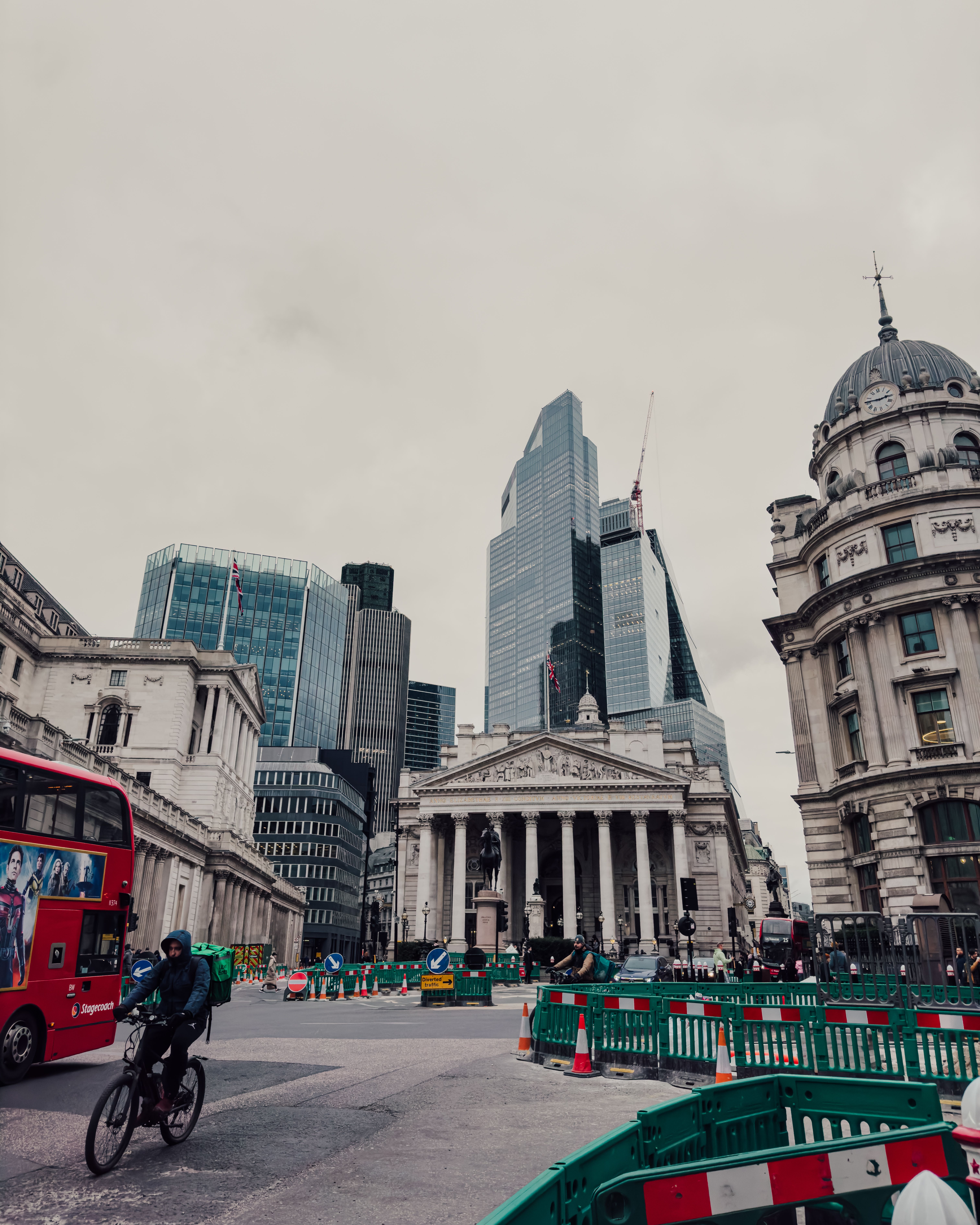 Clouds over Street in City · Free Stock Photo
