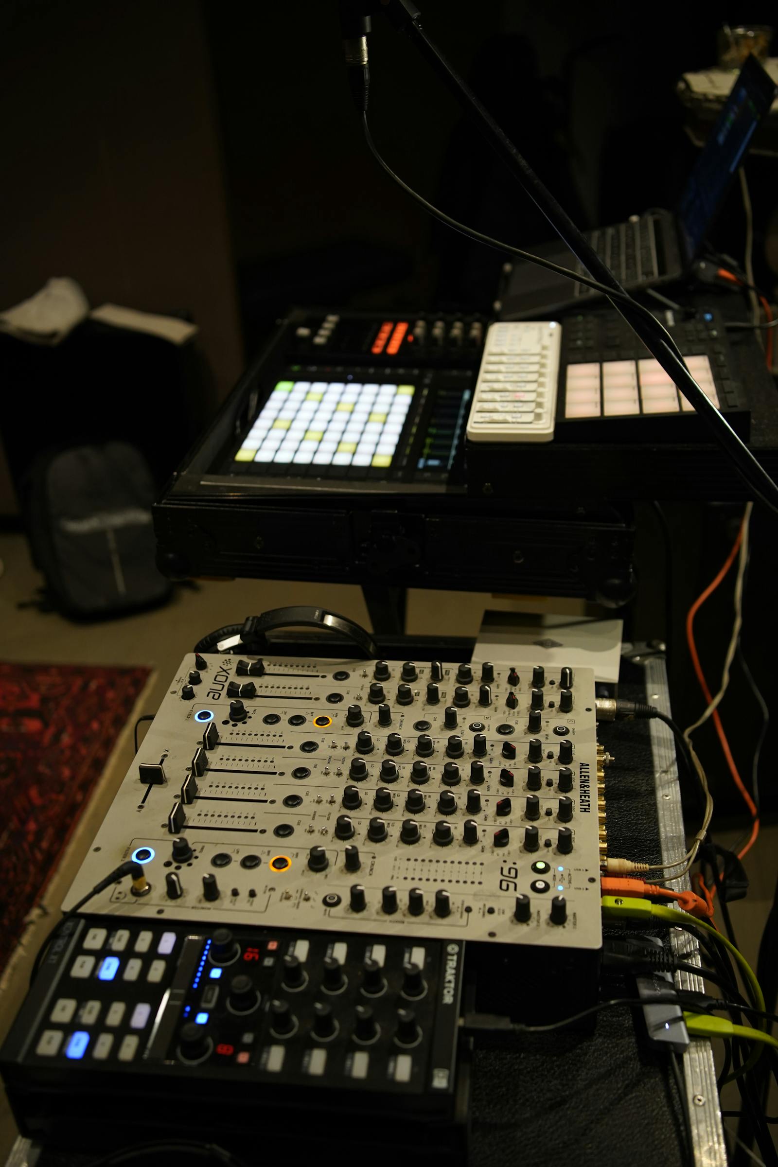 Dj Mixers Photos, Download The BEST Free Dj Mixers Stock Photos & HD Images