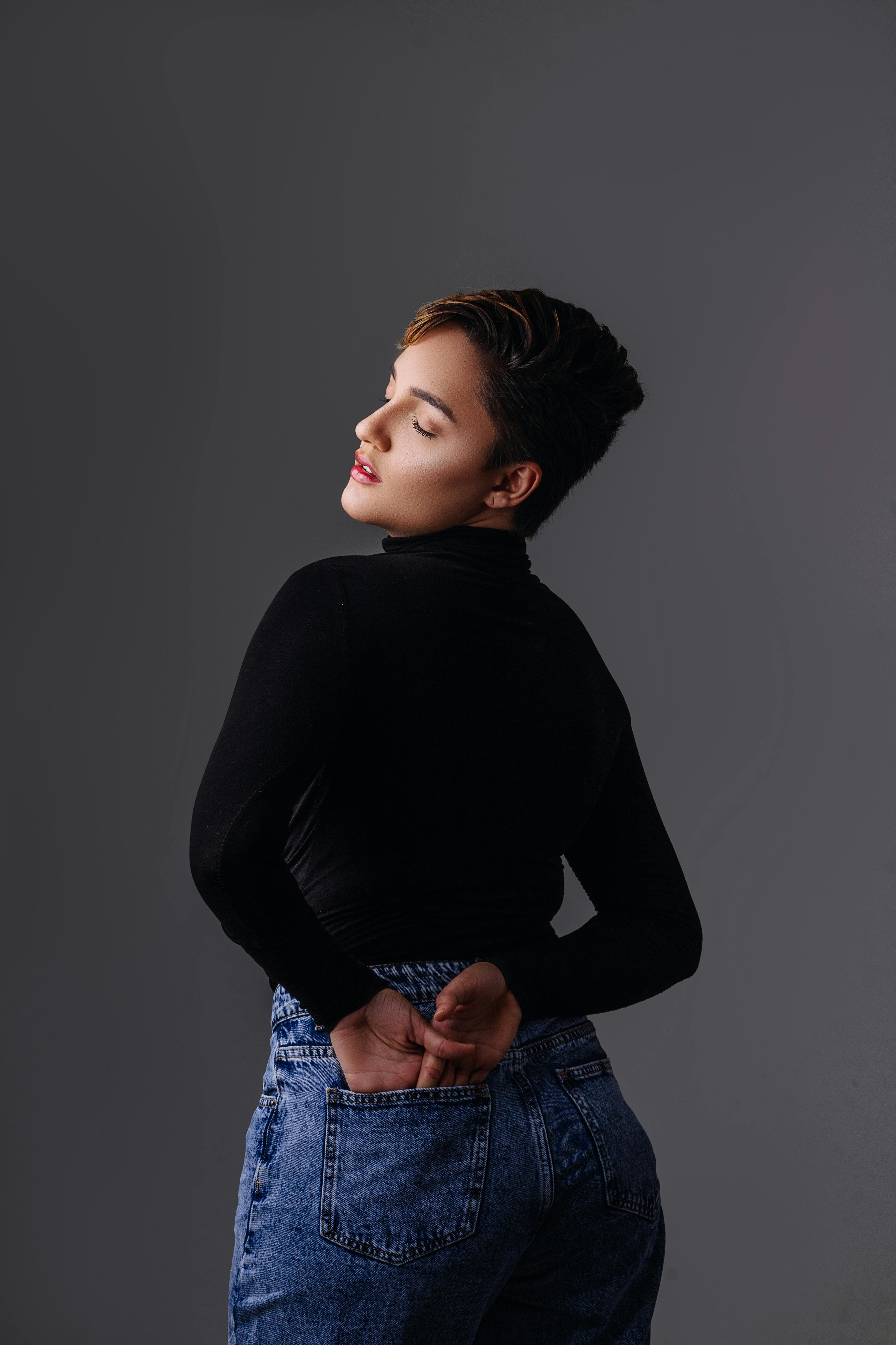 Shrug Model Photos, Download The BEST Free Shrug Model Stock Photos ...