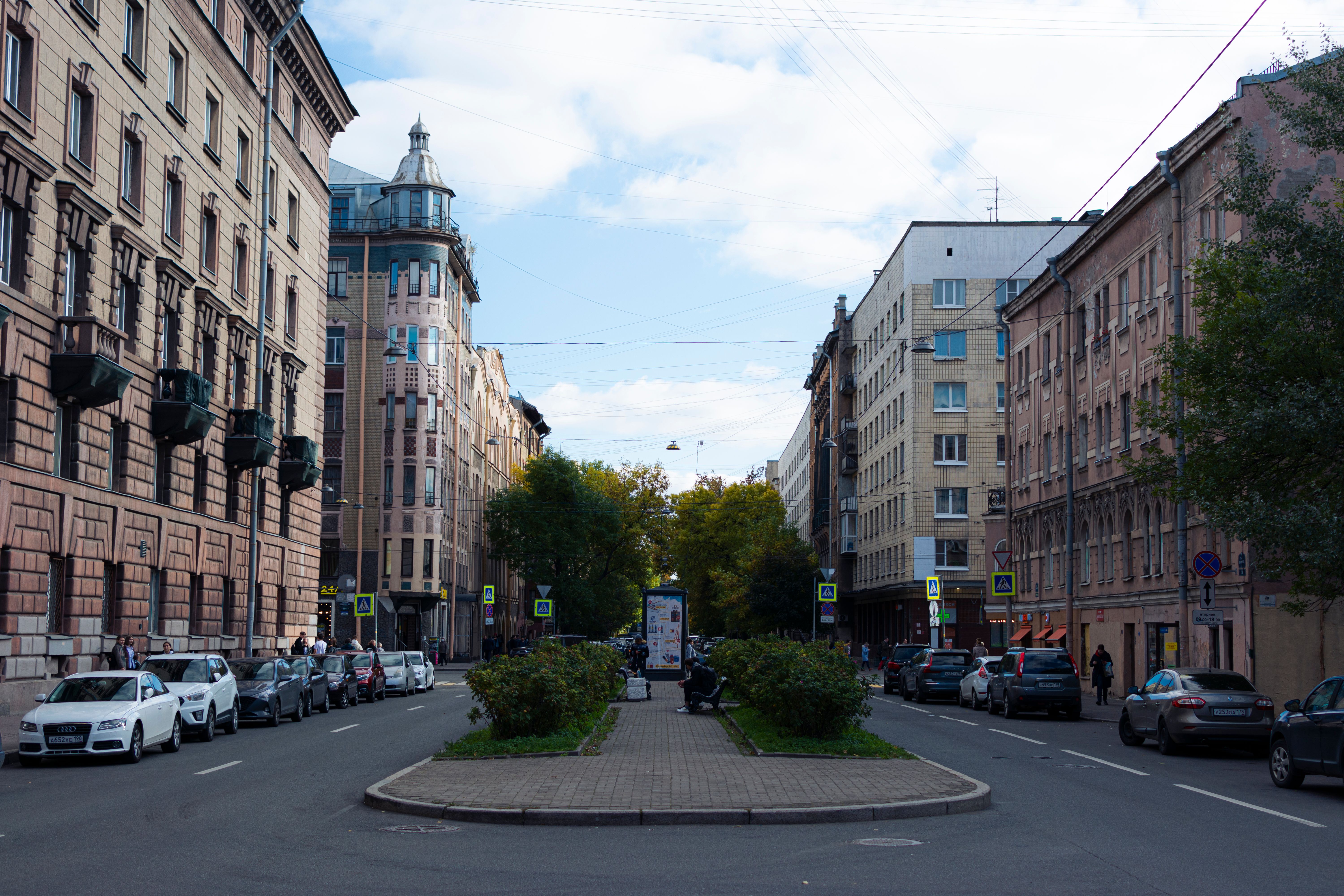 A City Street between Tenement Houses · Free Stock Photo