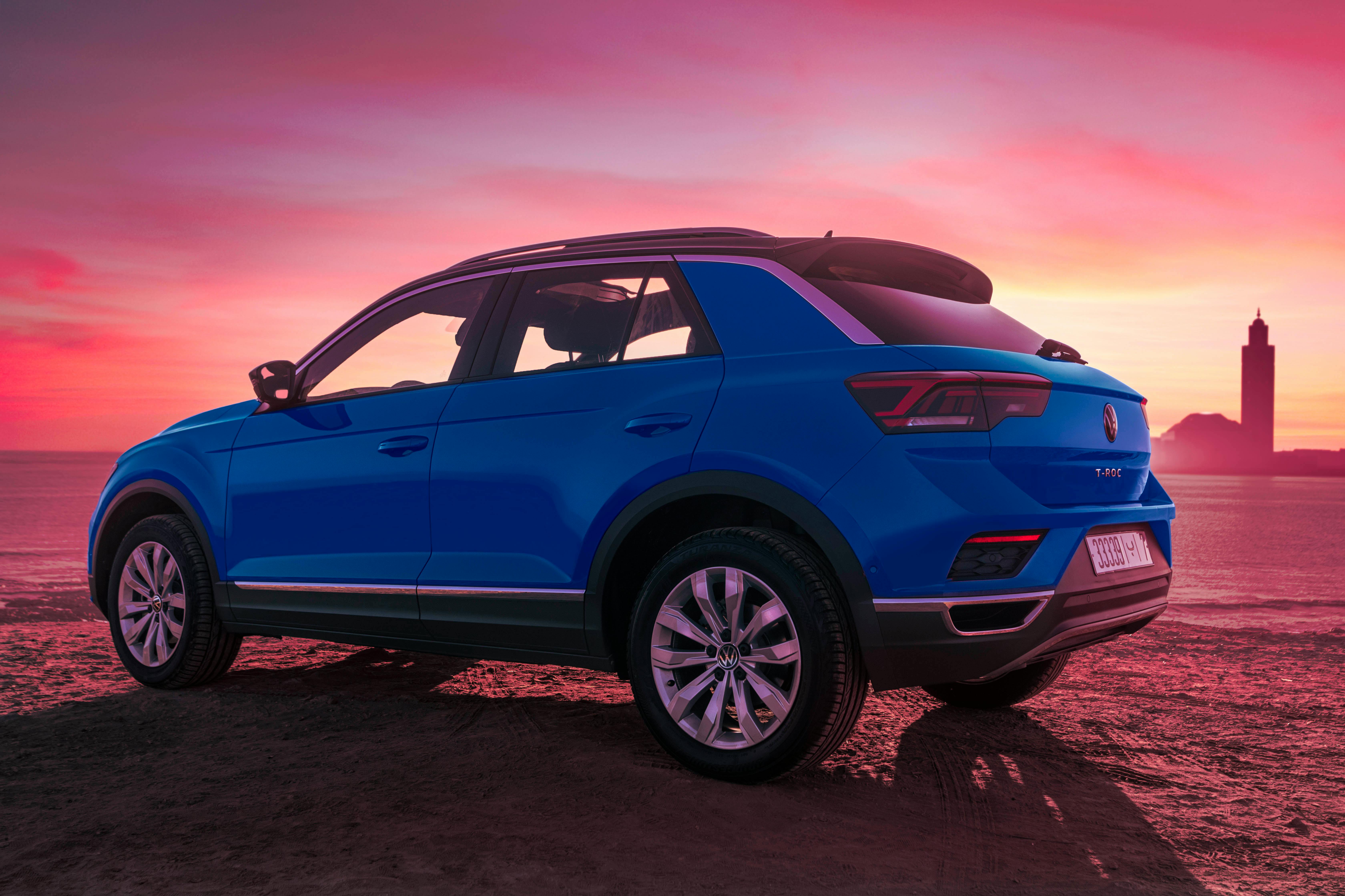 Blue SUV by Sea · Free Stock Photo