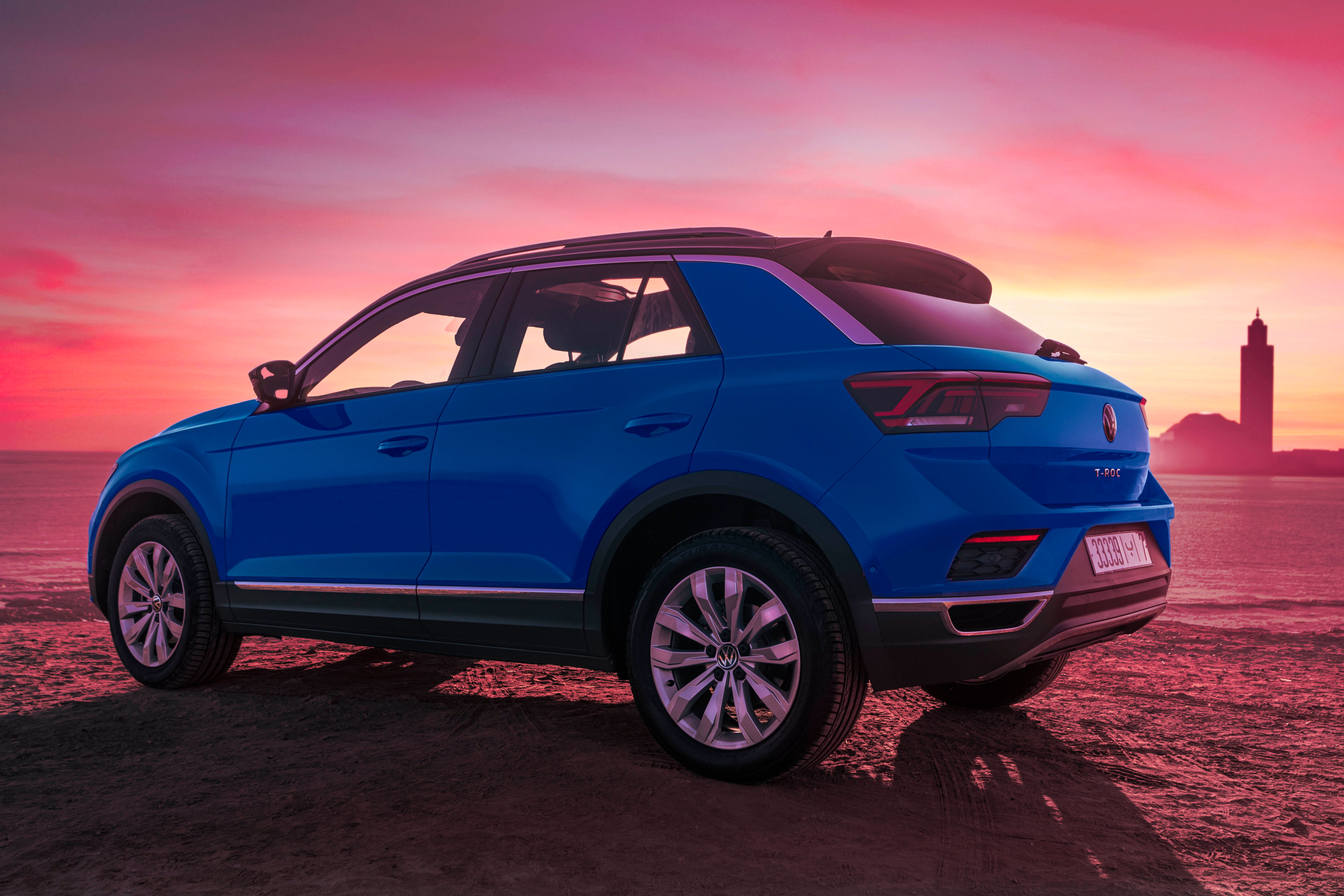 Blue Car Parked near Body of Water · Free Stock Photo