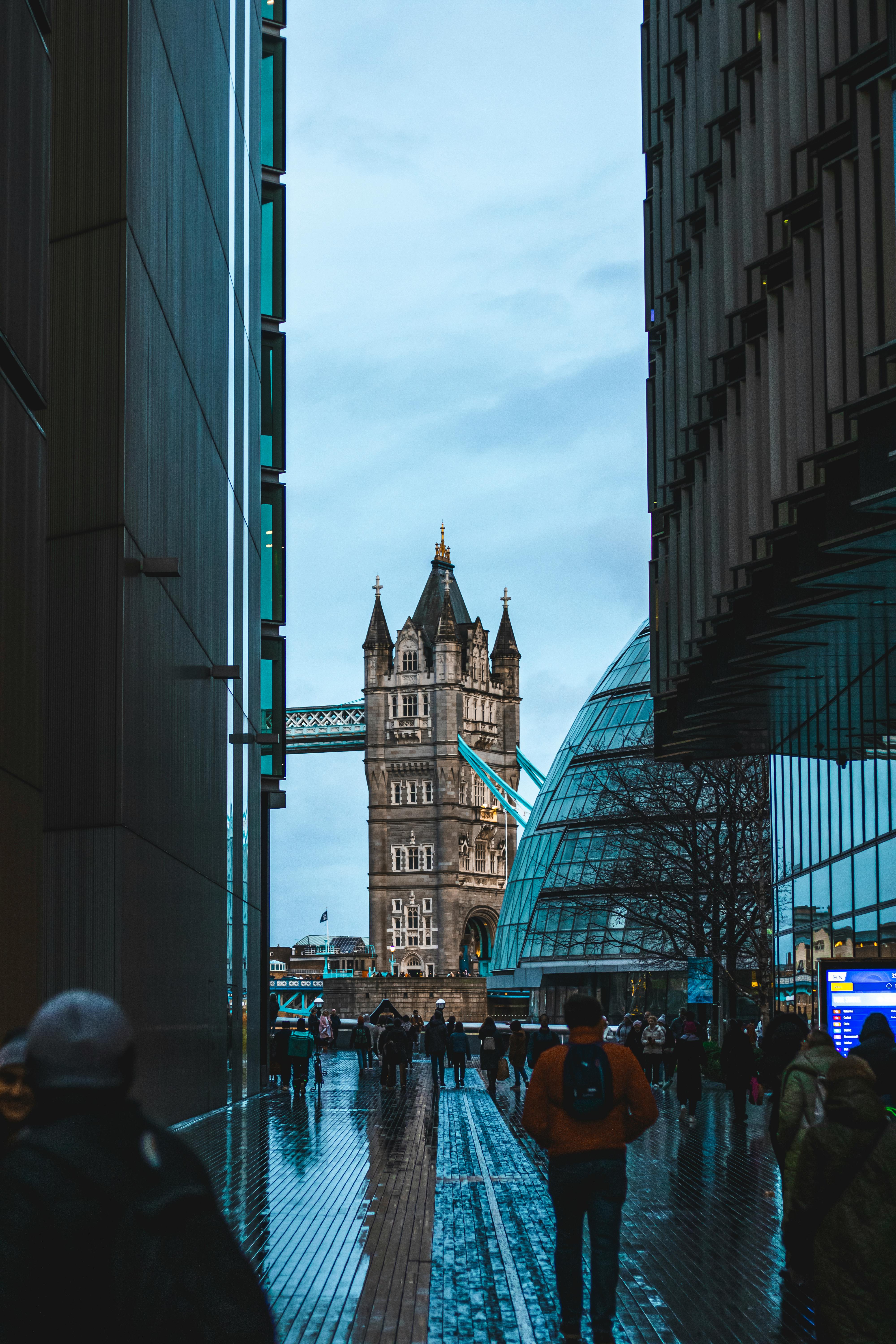 Clouds over Big Ben and Red Buses · Free Stock Photo