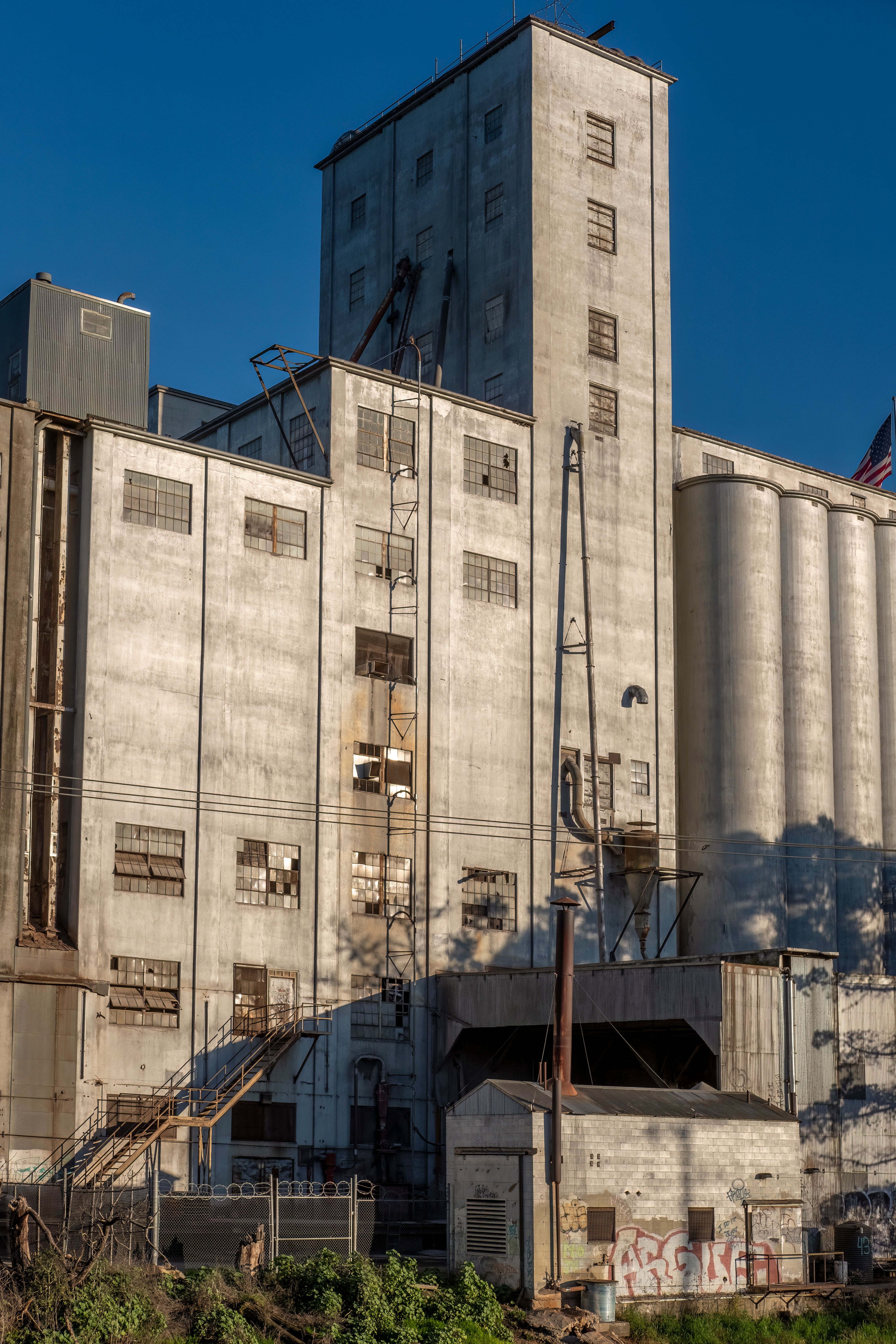 Facade of Old Factory · Free Stock Photo