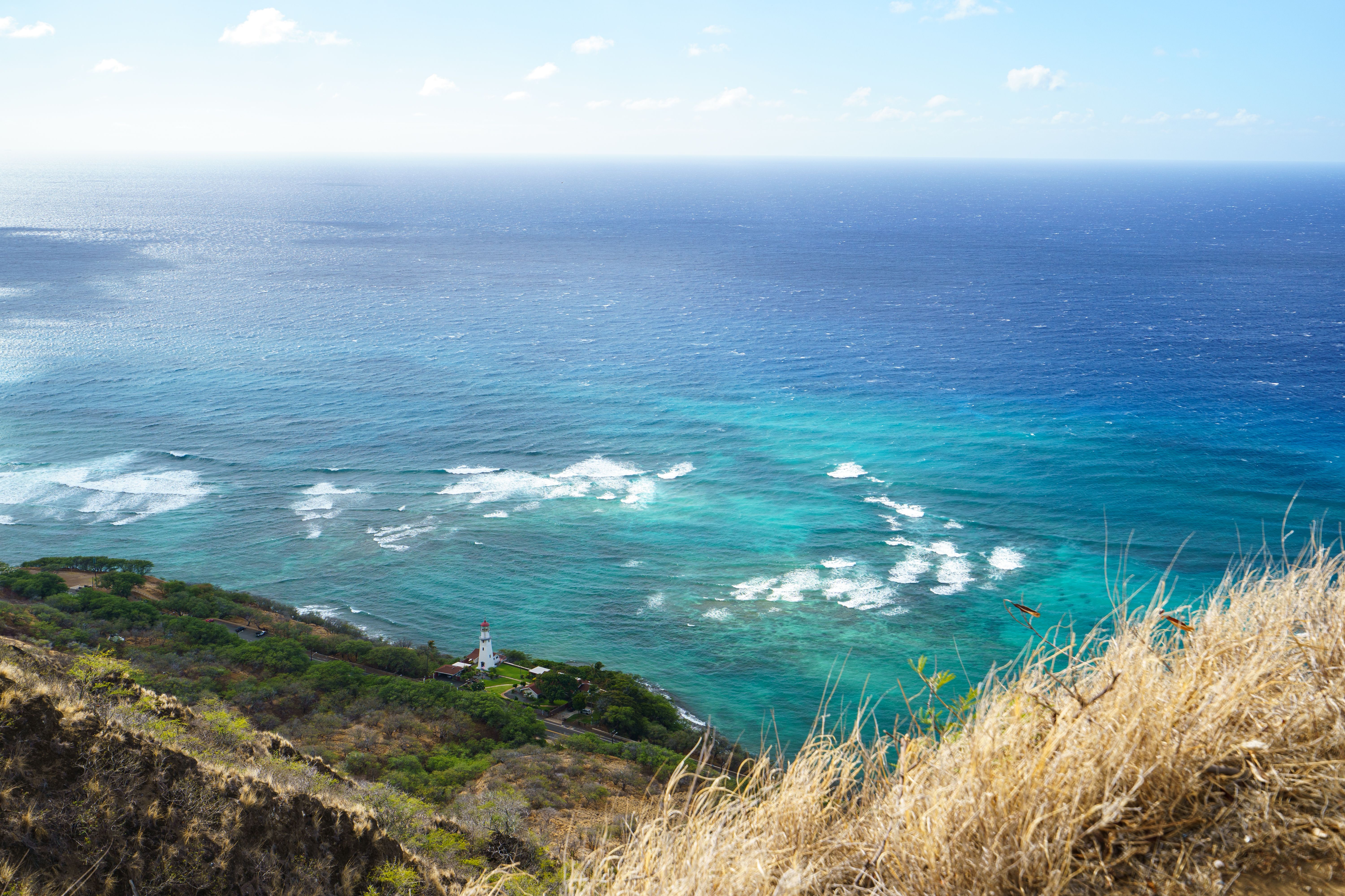 View of the Pacific Ocean and the Diamond Head Lighthouse from the ...
