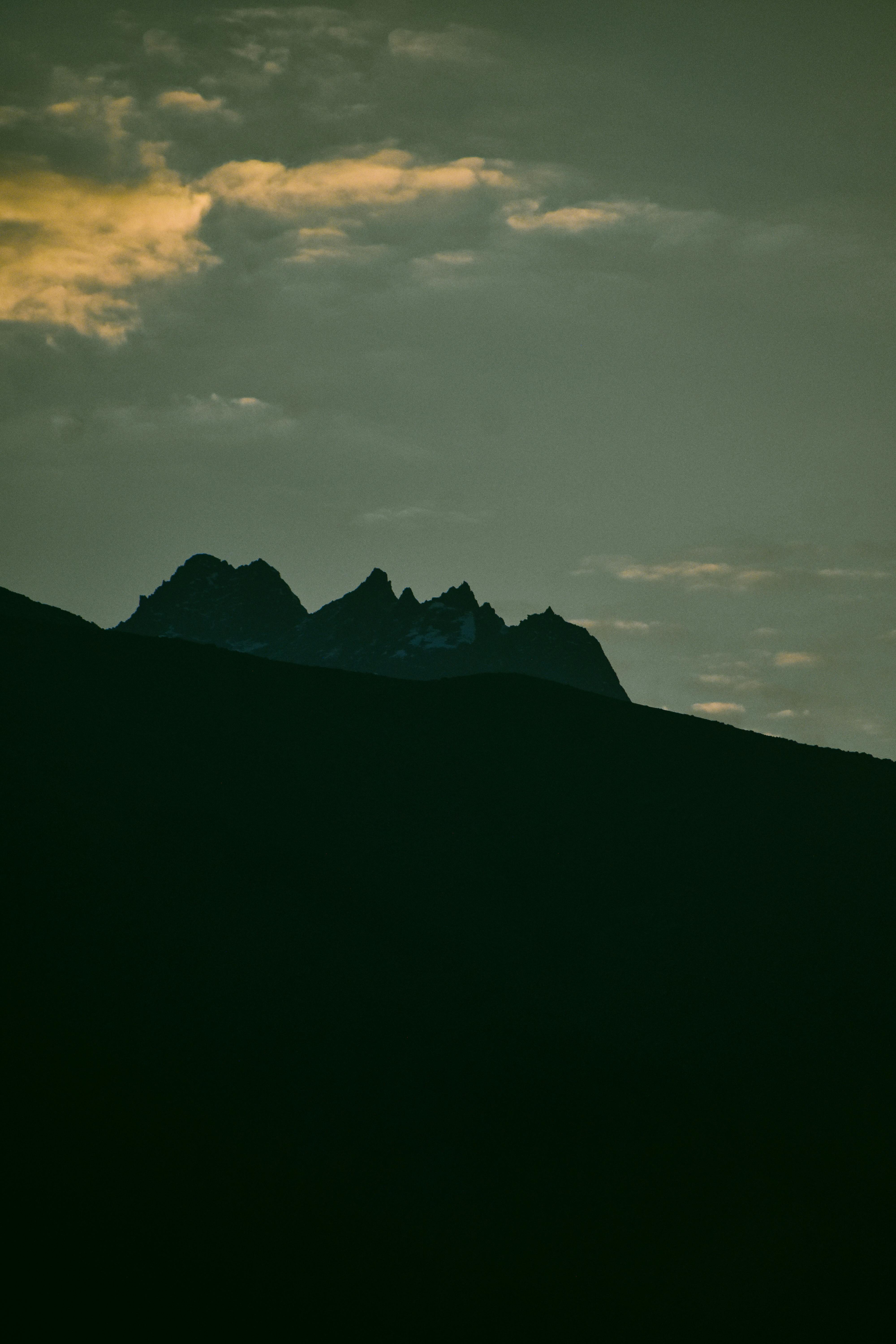 Black Mountain Range at Sunset · Free Stock Photo