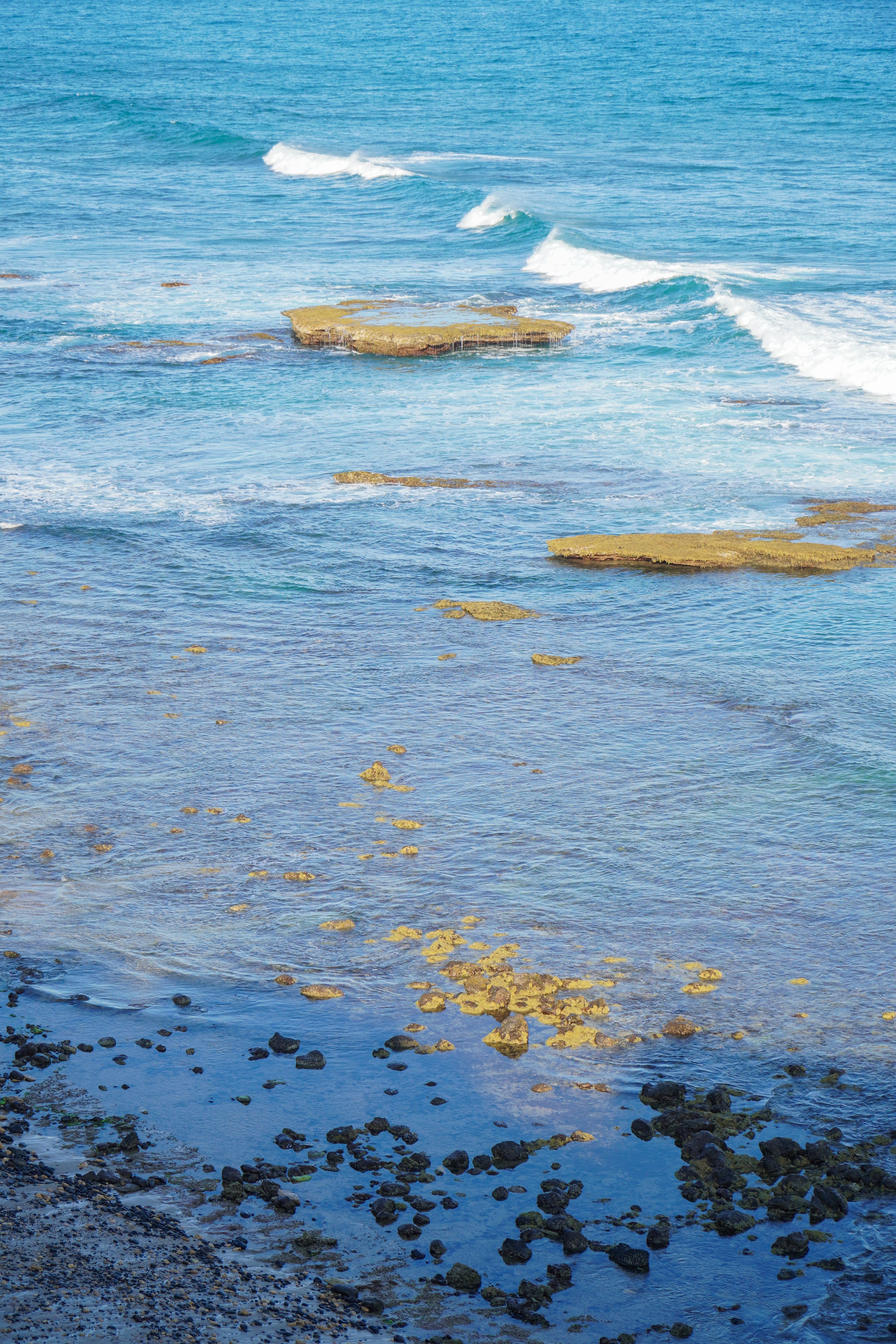 Waves on the Sea near the Shore · Free Stock Photo