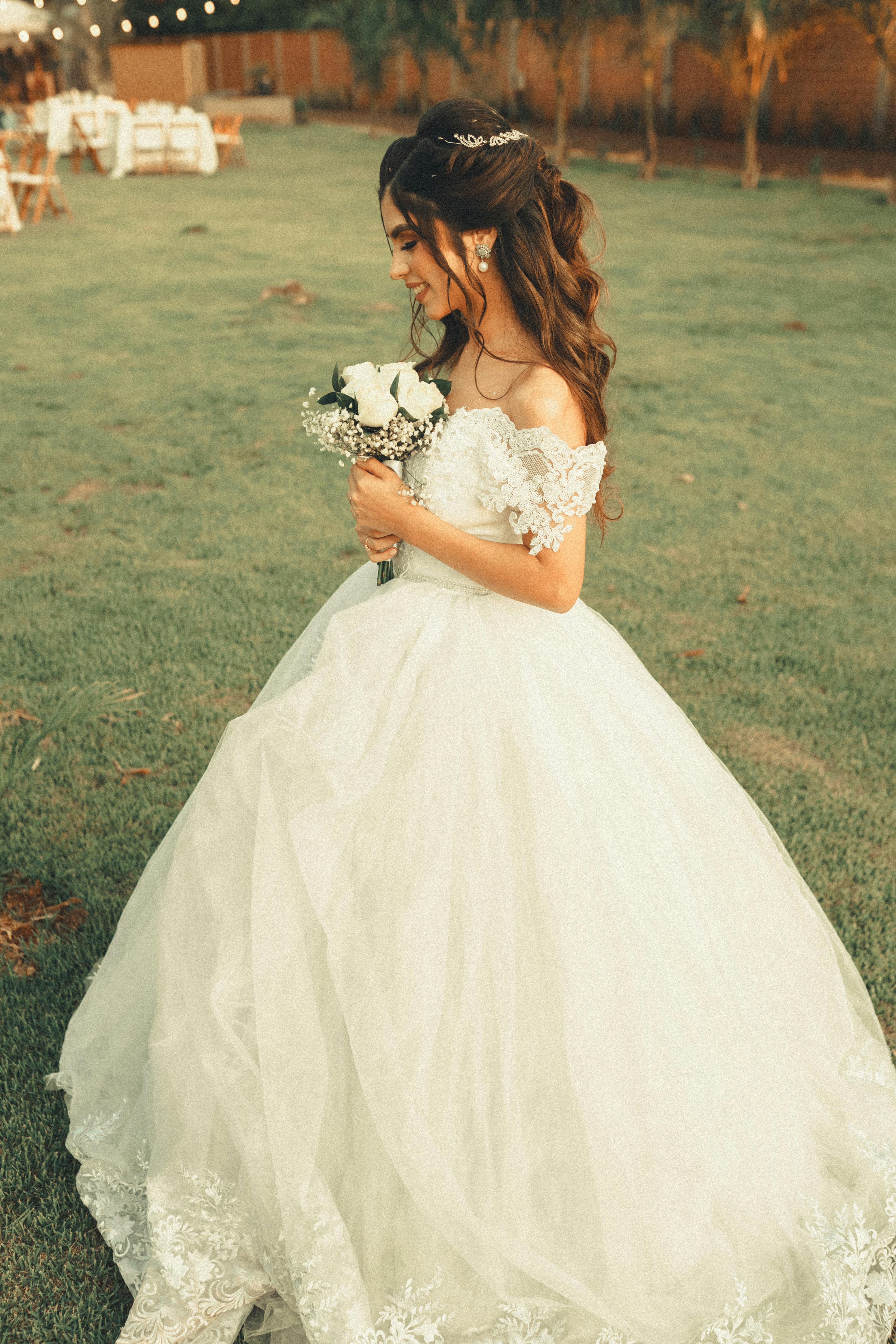 Bride With Flowers Photos, Download The BEST Free Bride With Flowers ...