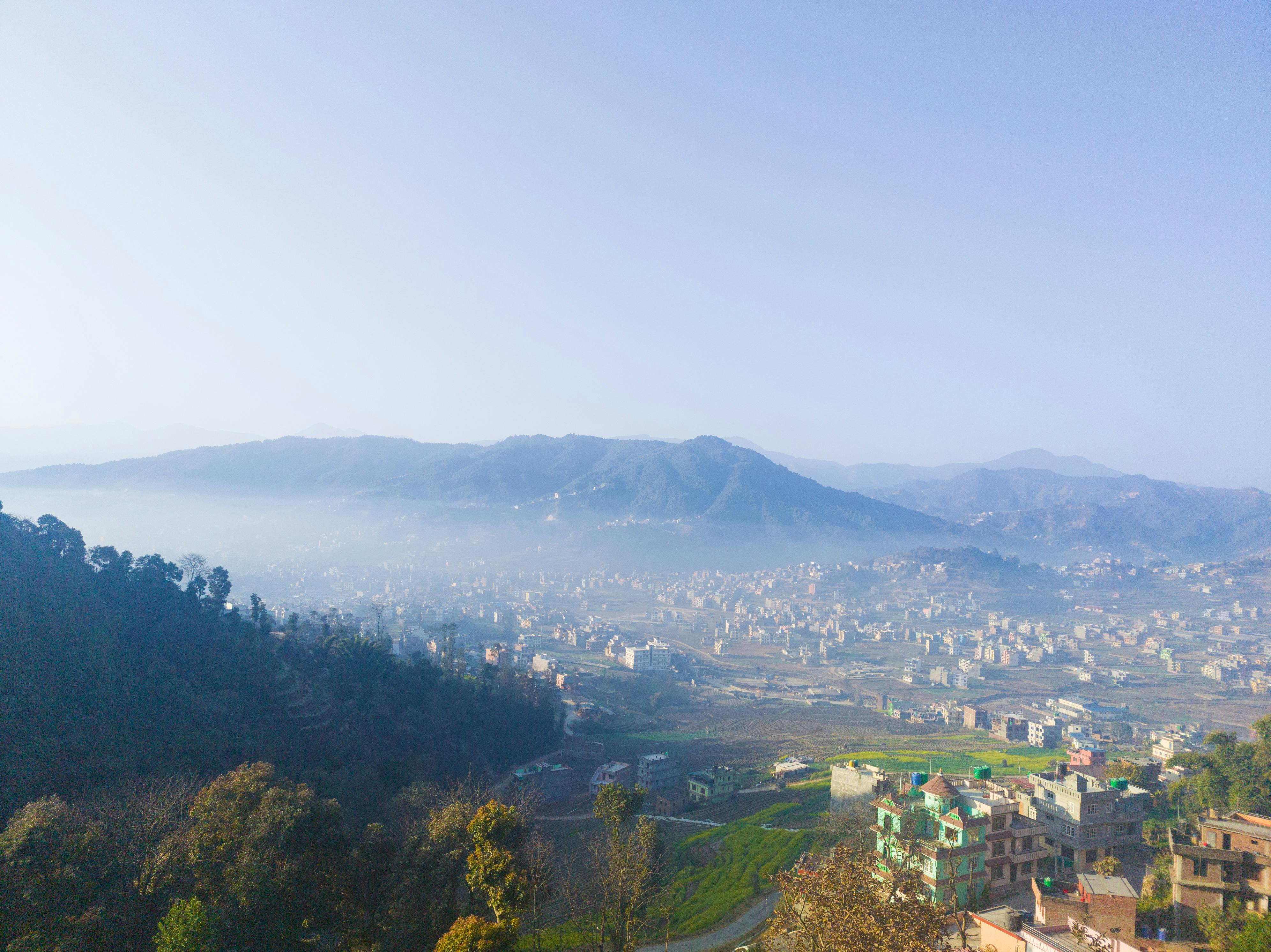 Fog over City in Valley · Free Stock Photo