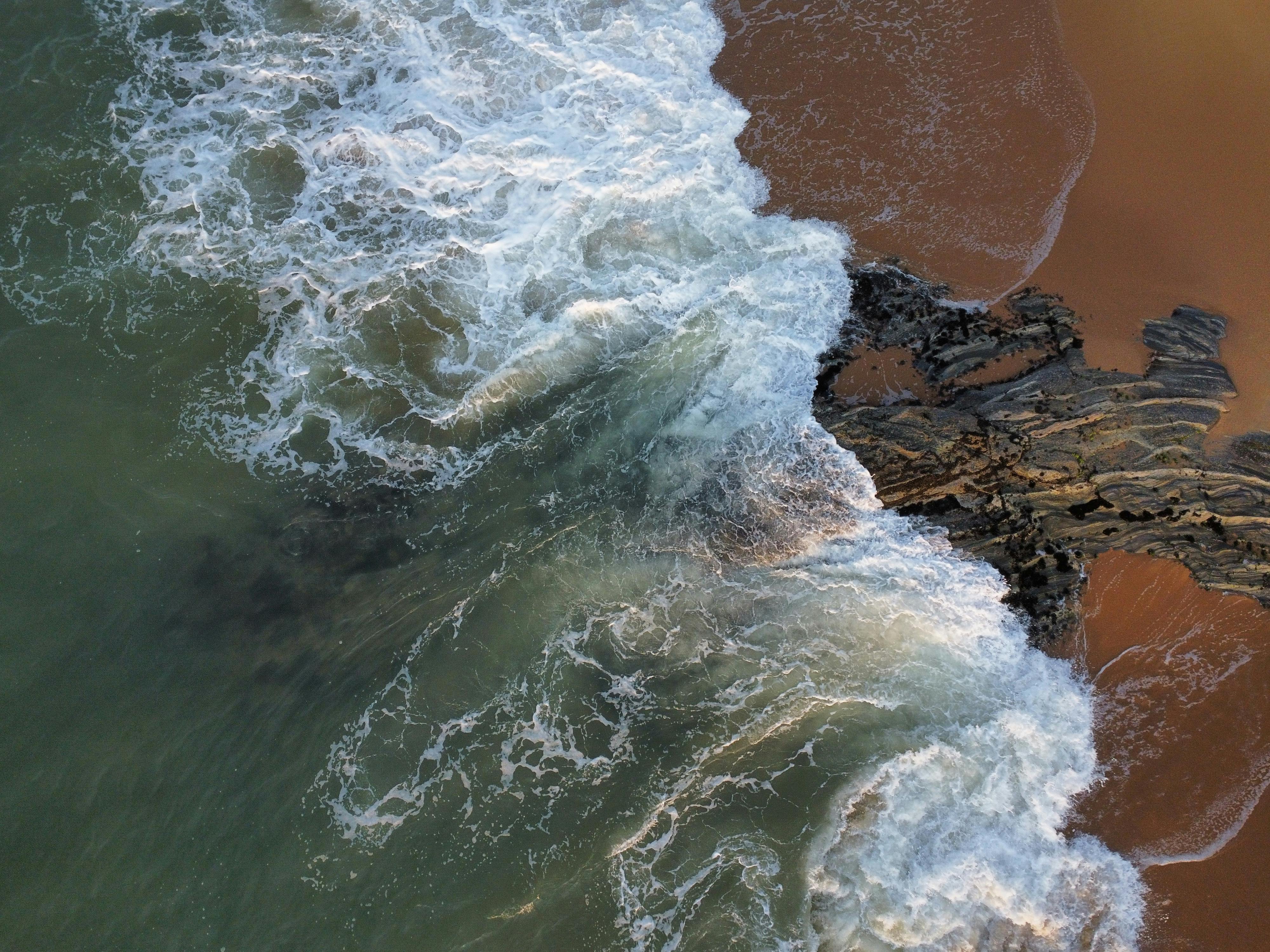 Wave on Shore · Free Stock Photo