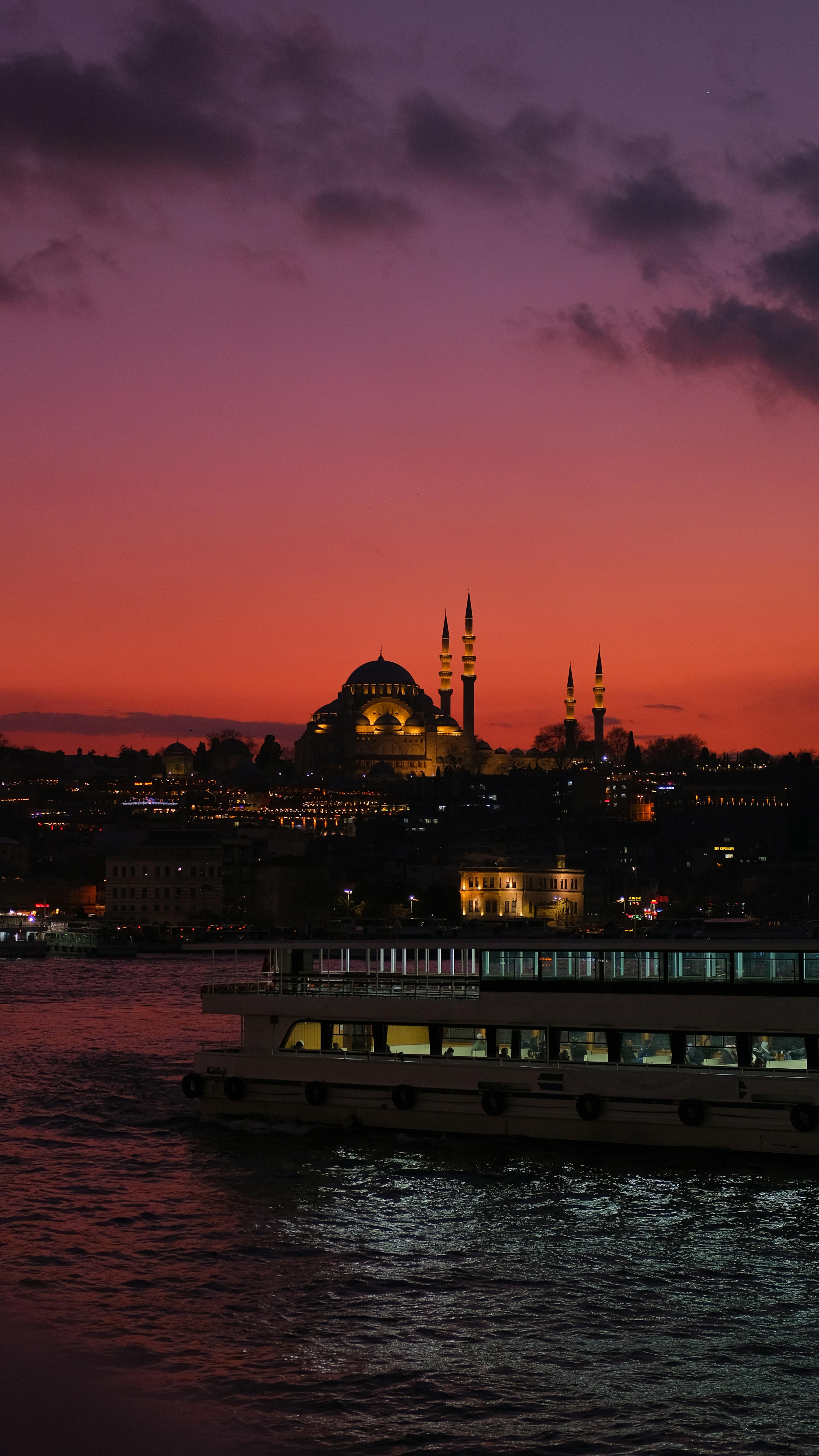 Cityscape of Istanbul at Sunset · Free Stock Photo