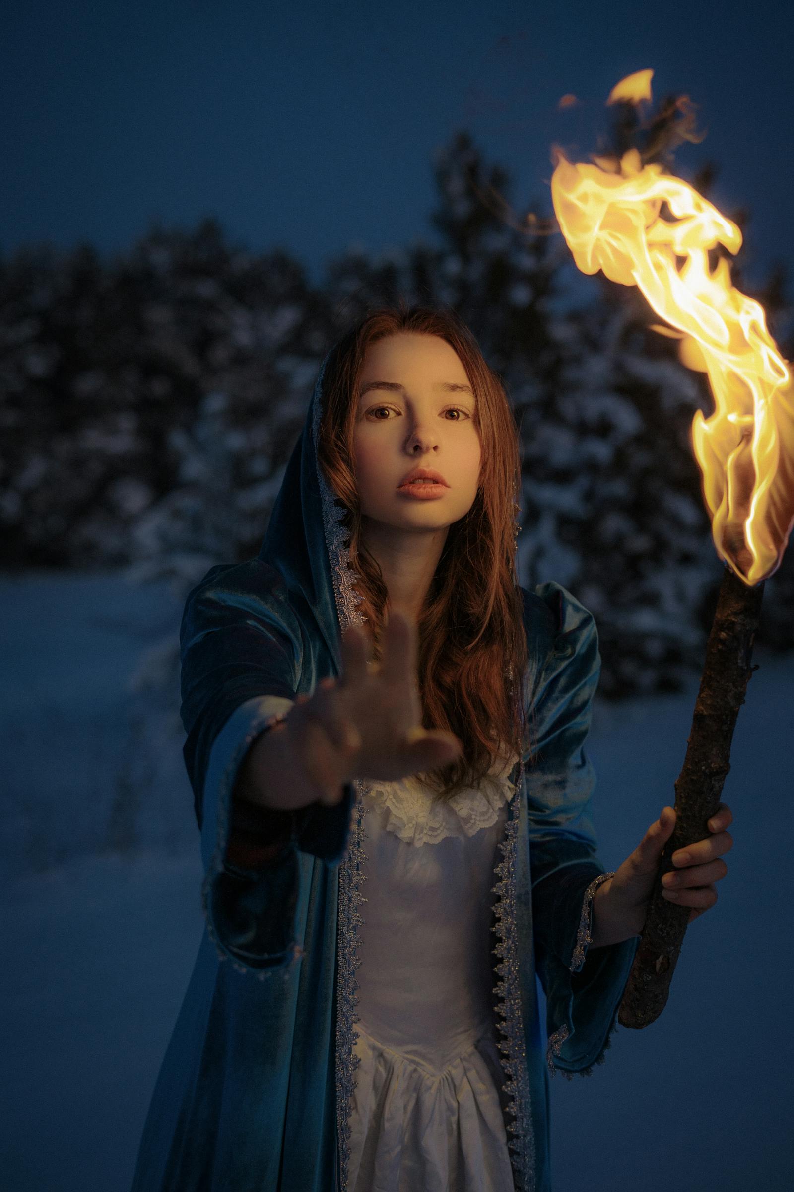 Girl With A Torch Photos, Download The BEST Free Girl With A Torch ...