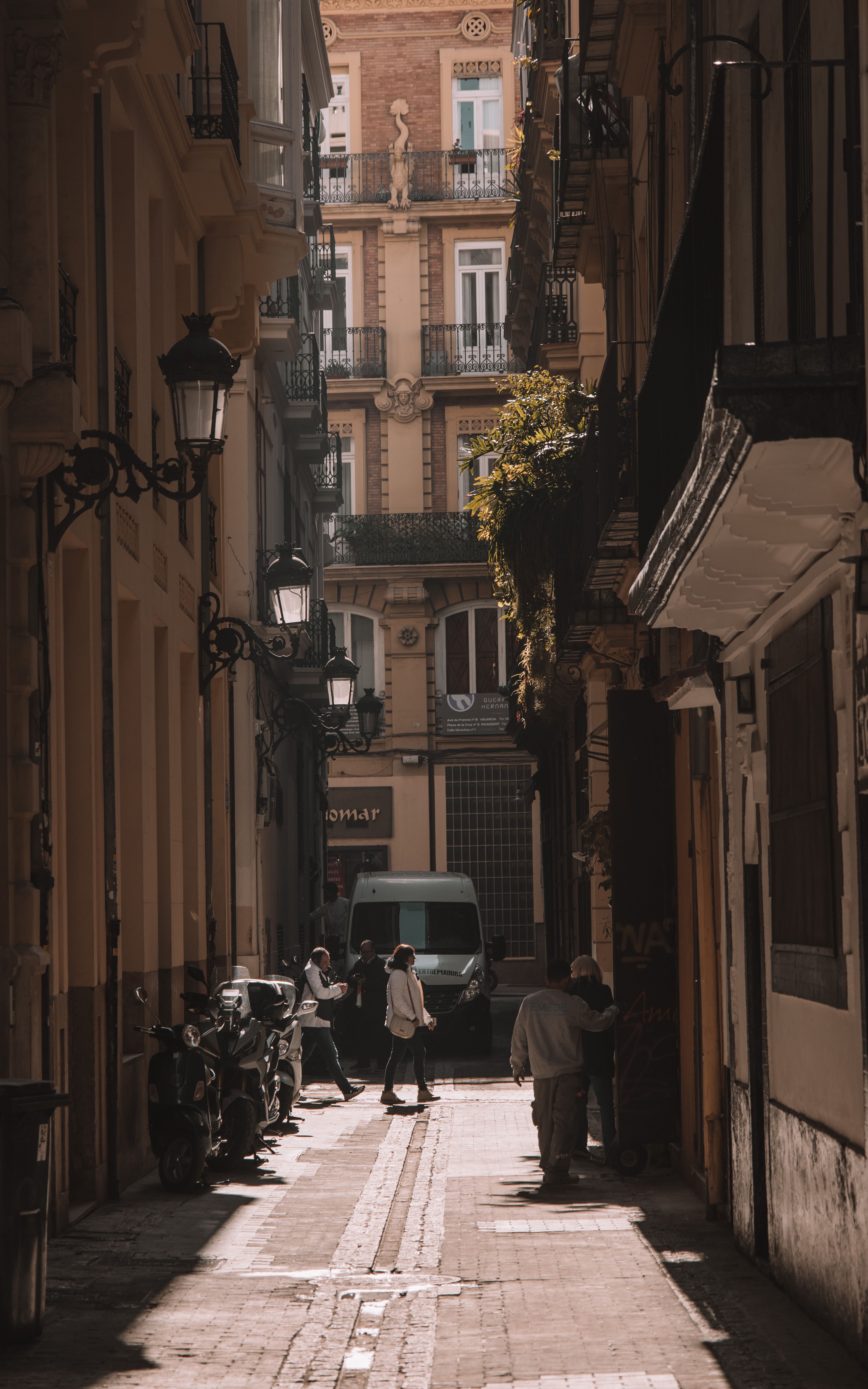 Sunlit Street in Town · Free Stock Photo