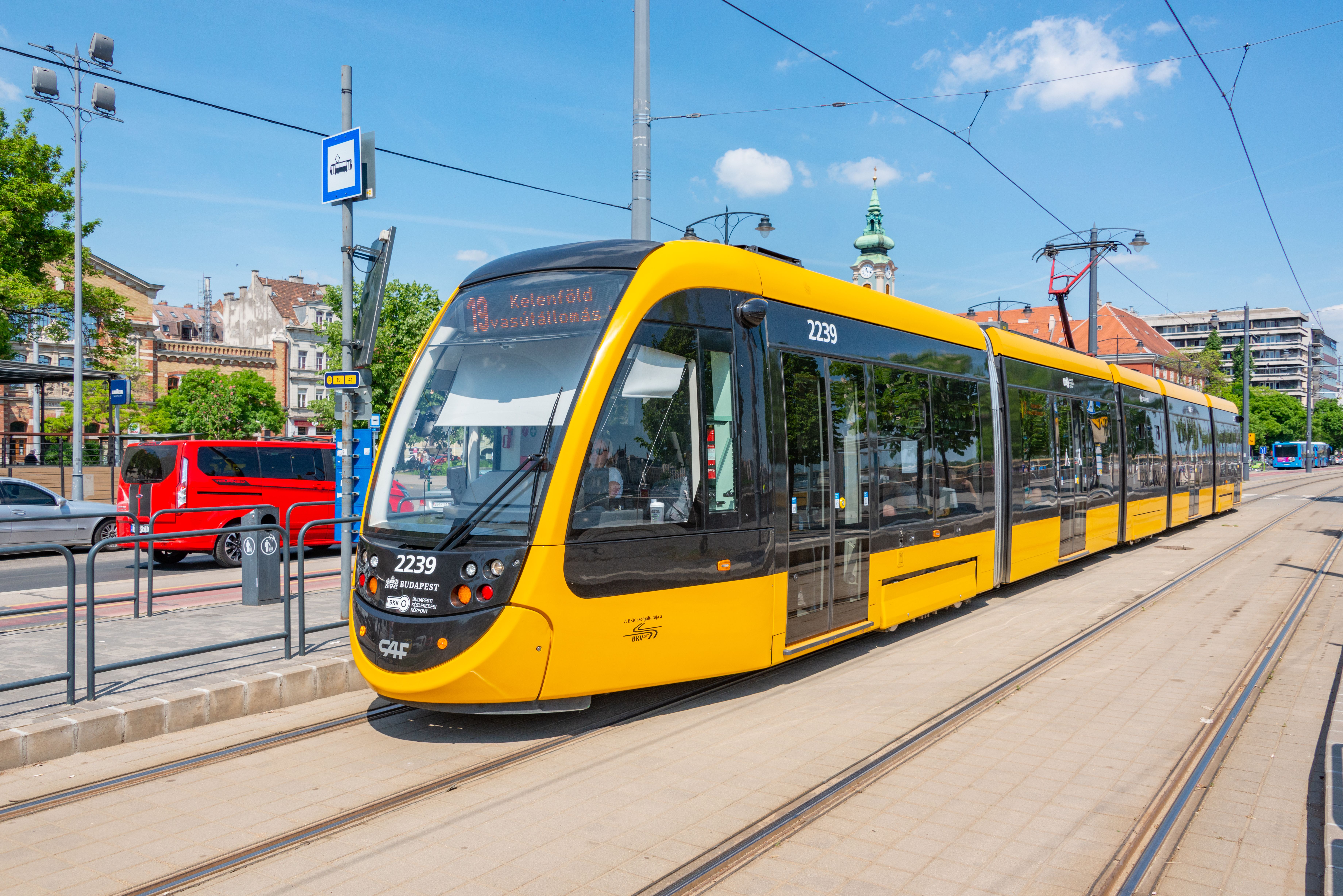 Tram Stopped at the Platform · Free Stock Photo